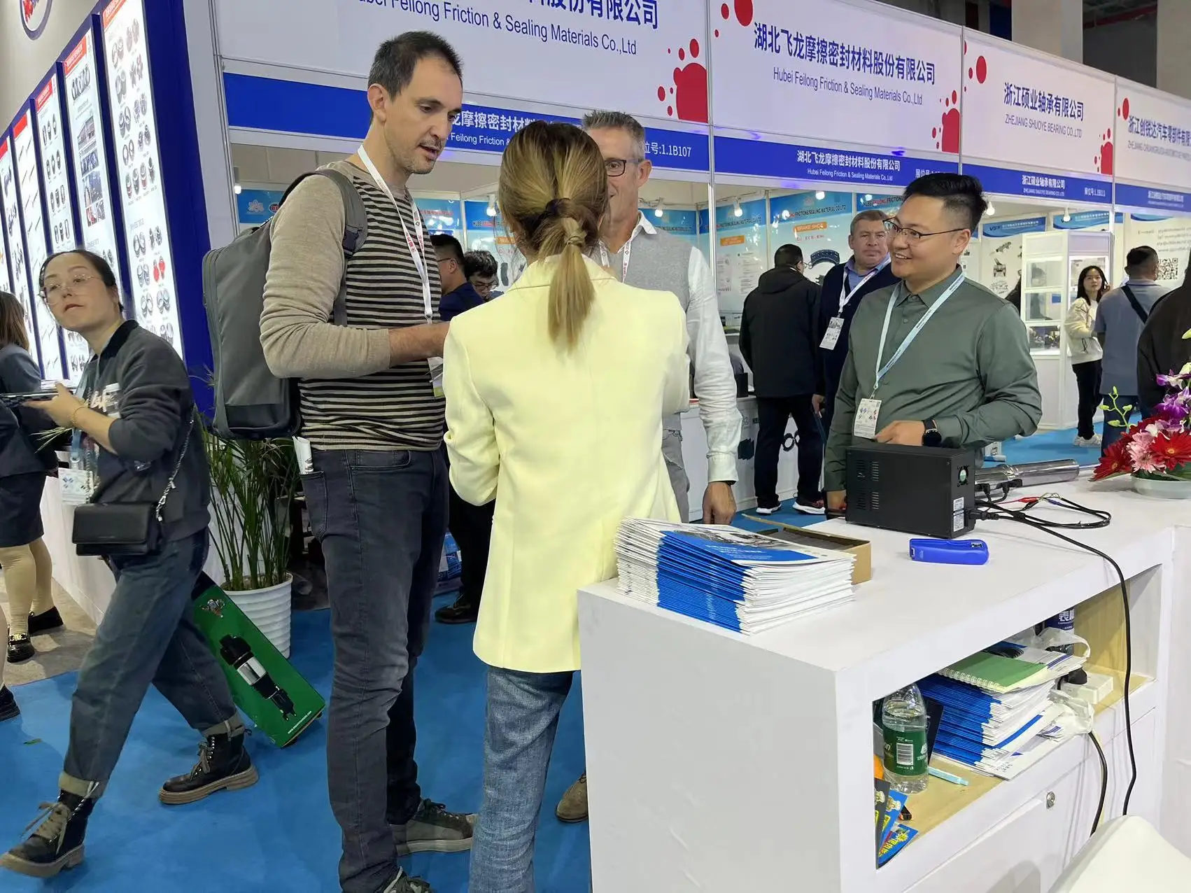 후면 전기 충격 흡수 장치. Uattroporte M156 용 Quattroporte 67010540 670105403 충격 ...