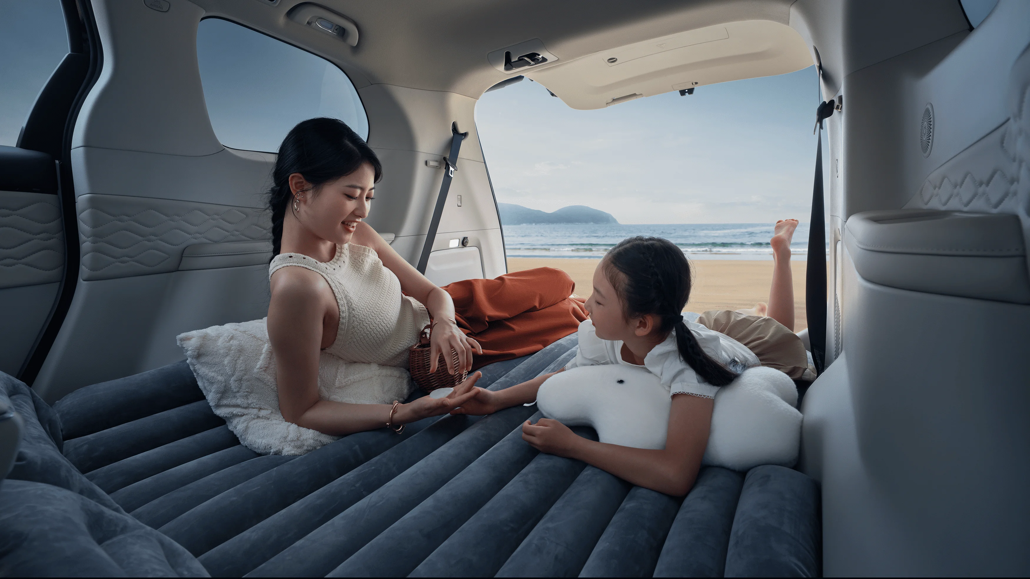 Dongfeng Forthing V8 Luxury Plug-in Hybrid MPV with 7 Seats