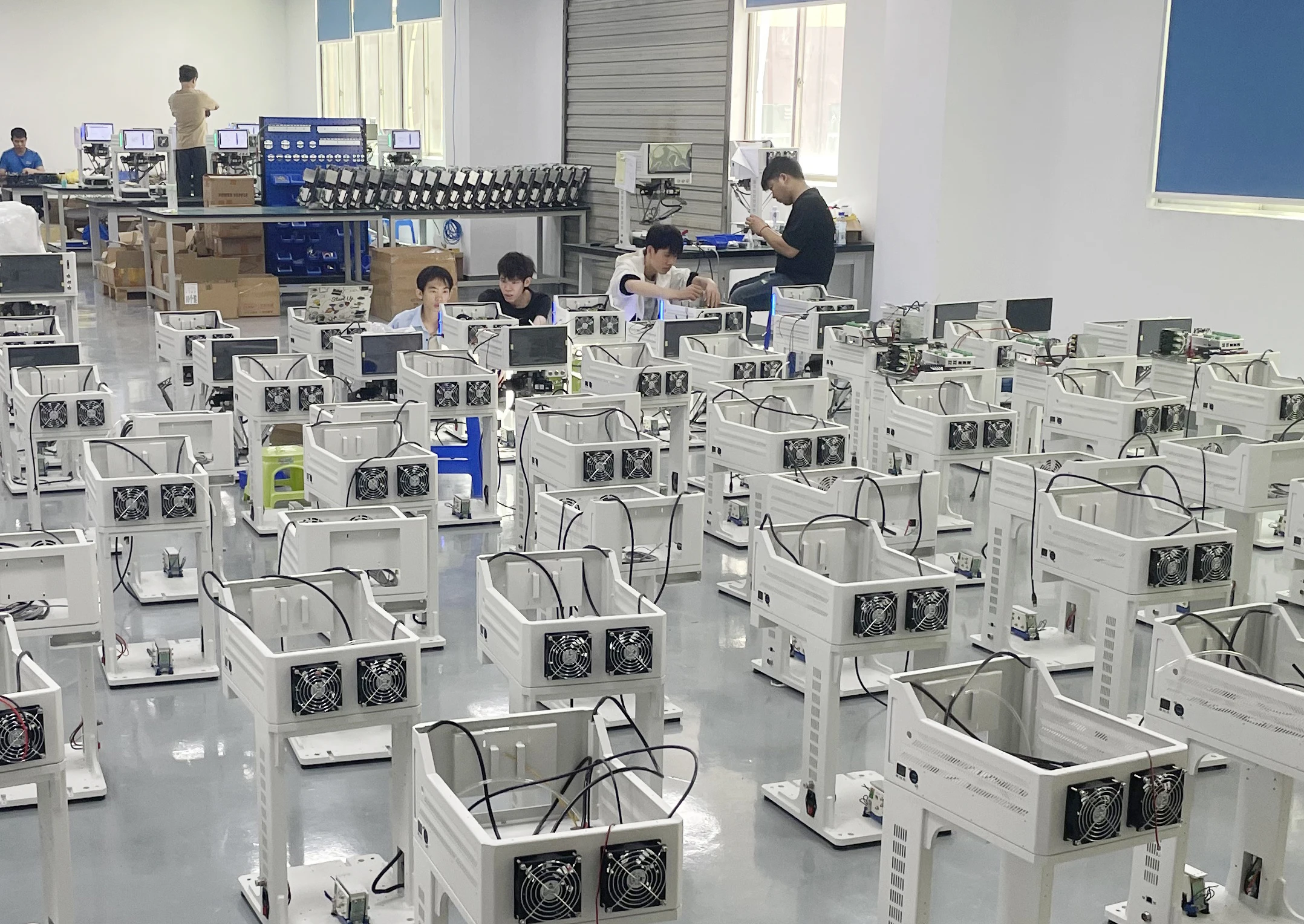 Industrial Spider Hand Robot - Efficient Sorting Workstation