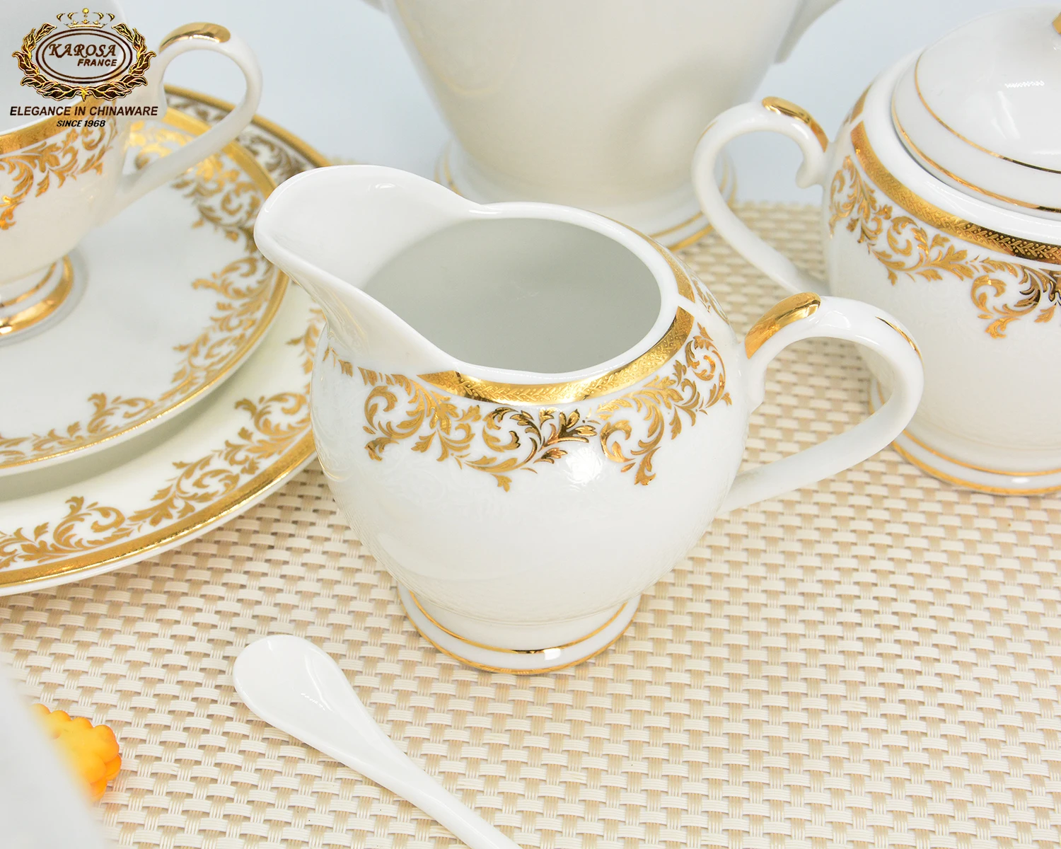 Luxury Gold Dinnerware Set - Embossed Super White Porcelain