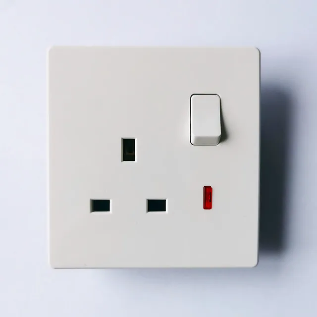 White Color 13a British Single Pole Switched Socket - Buy 13a Socket ...