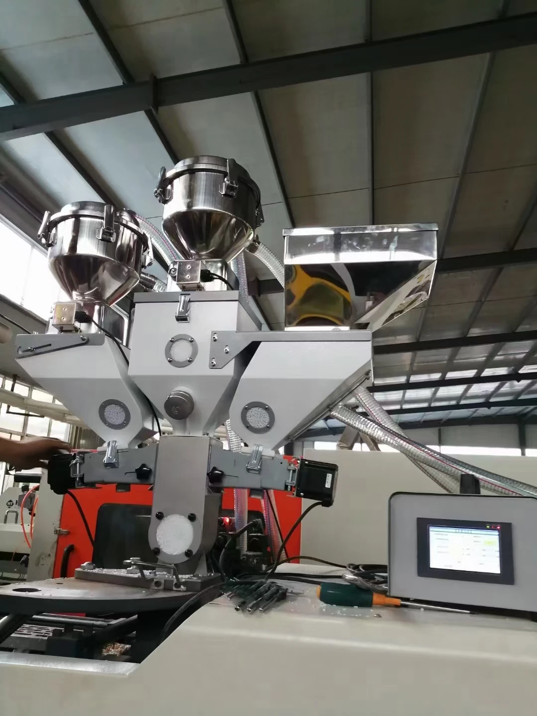 16mm Screw Diameter Single Volumetric Doser For Plastic Granules Dosing ...