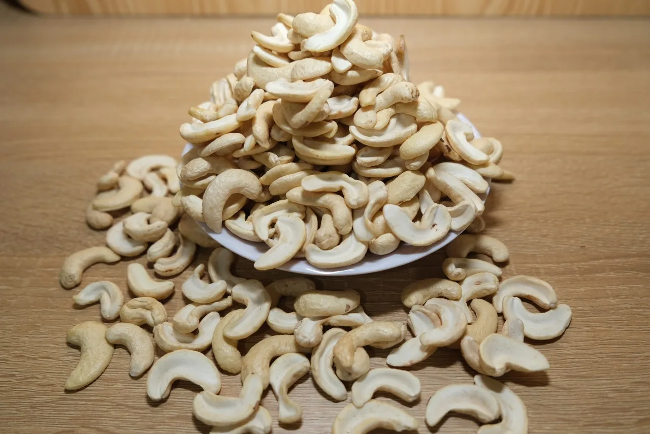 White Cashew Nuts Kernel Nuts Custom Packaging Manufacturer From ...