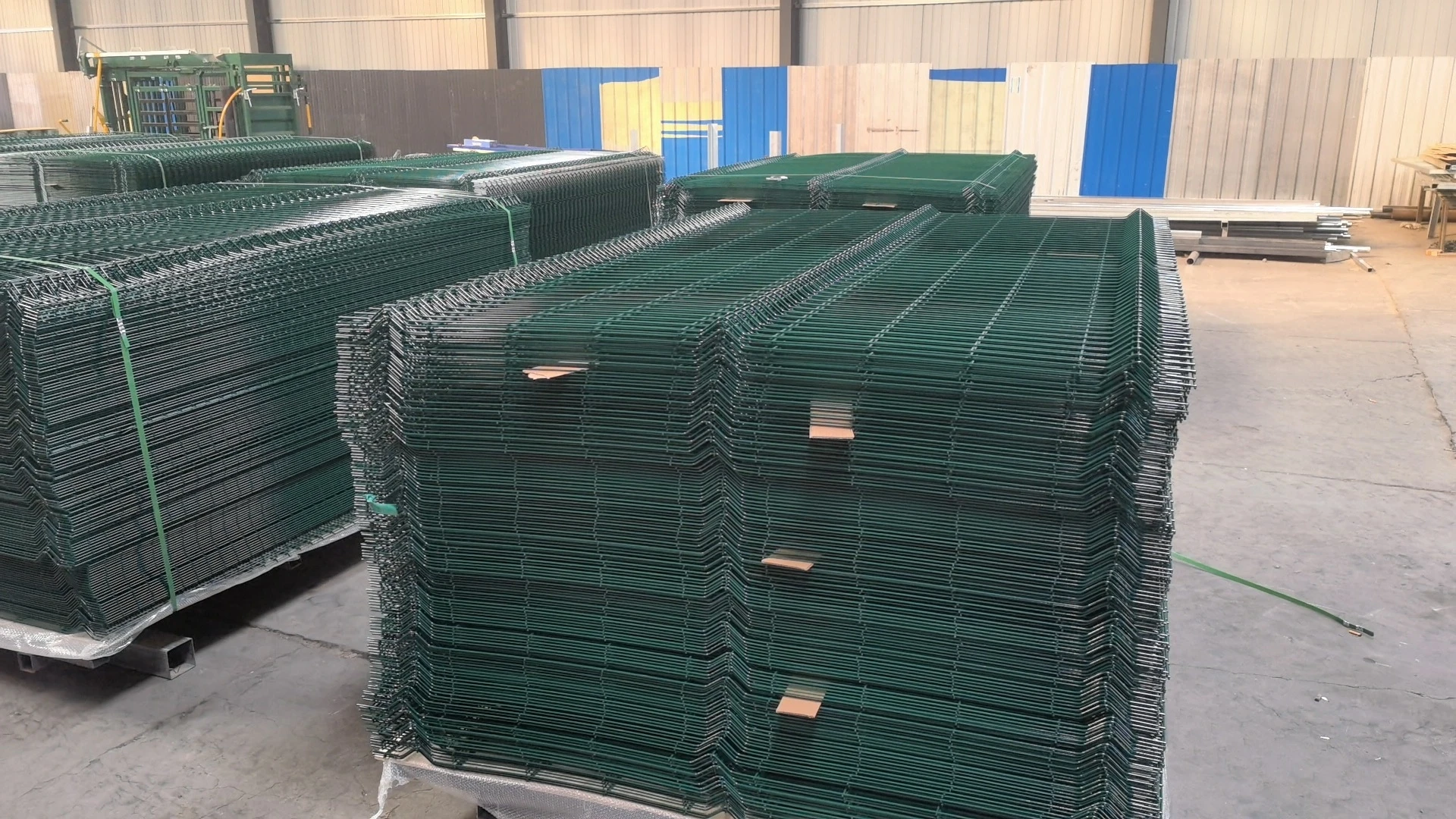 High Quality Galvanized Steel Metal Pvc Coated 3d Bending Curved Garden Farm Welded Wire Mesh ...