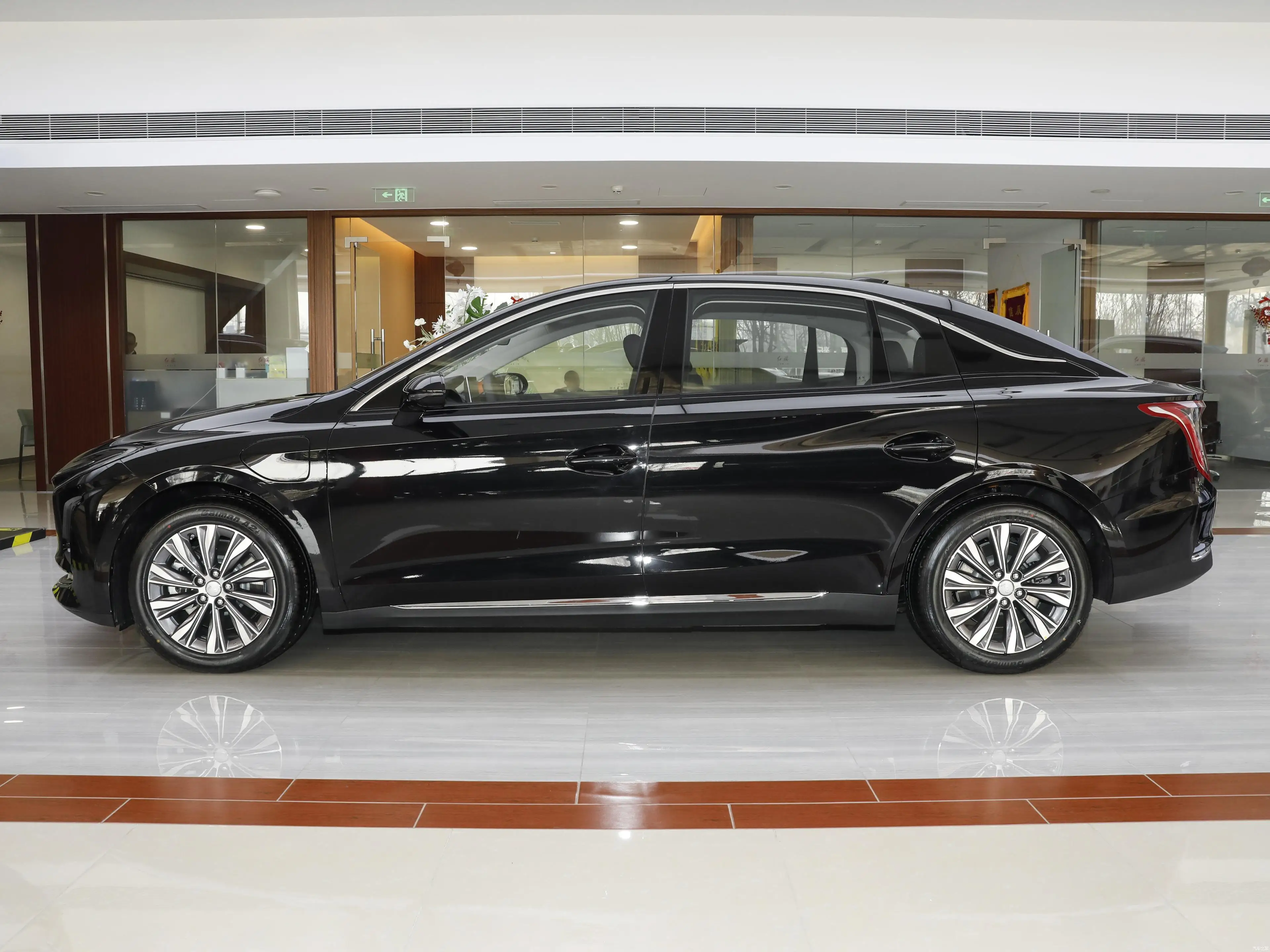 Faw Hongqi - Hongqi E-qm5 2023 560 Km 620km Plus Long Range High Speed Sedan Luxurious Interior ...