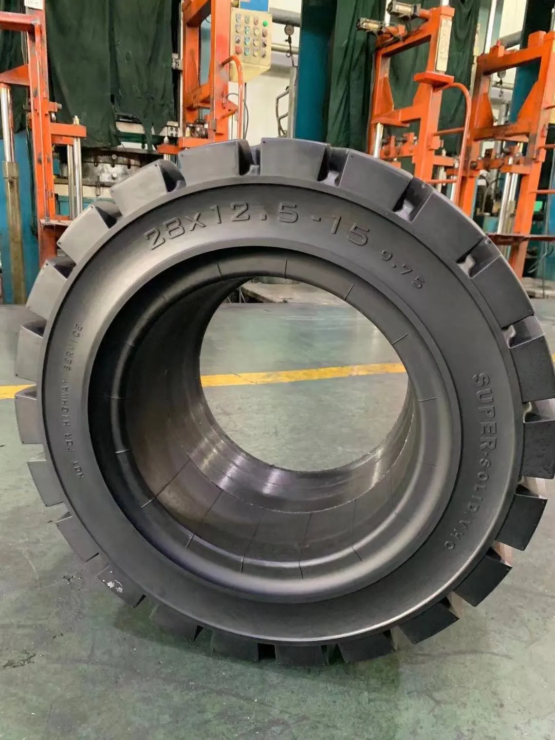 Industrial Pneumatic Solid Forklift Tire For Industry 28*12.5-15 23x9 ...