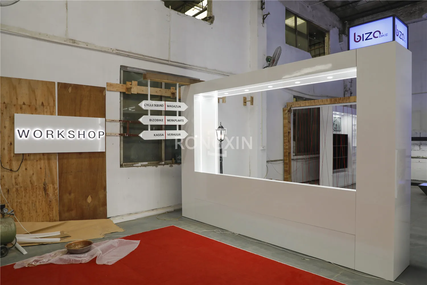 Bike Retail Shop Display Showcase Design Commercial Fashion Sport ...