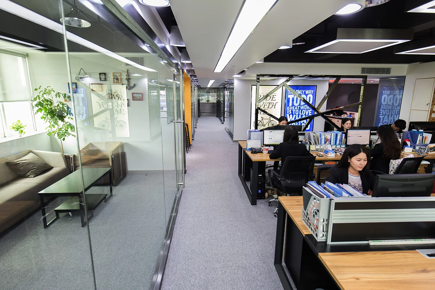 QIWIN Ghost Floating Sliding Door System - Modern & Stylish
