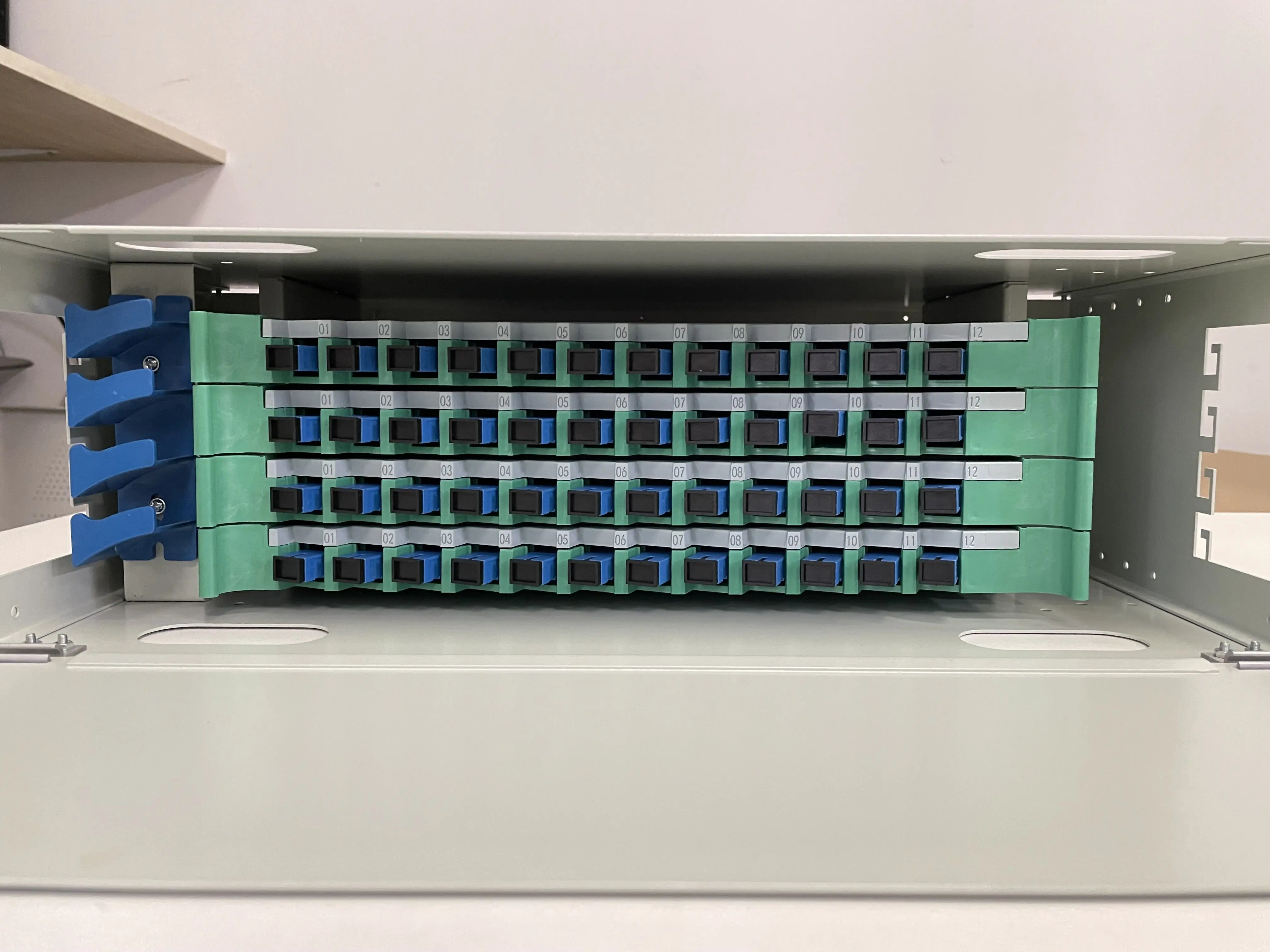 4U Rack Mount 12 24 48 96 144 Core Port ODF with splice tray Optical ...