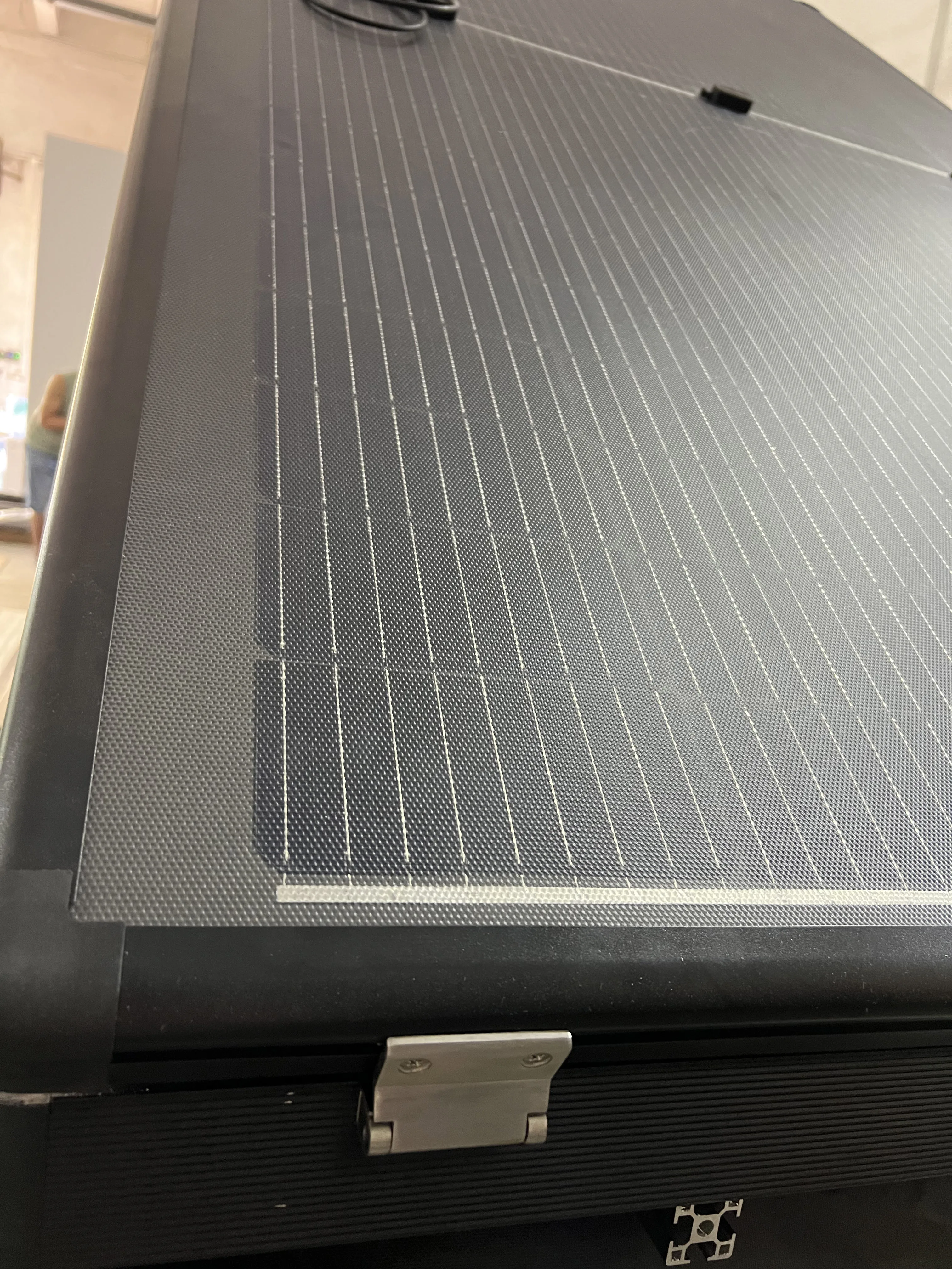 OEM Vietnam Rooftop Tent Carbon Solar Hardshell Roof Top Tent Solar ...