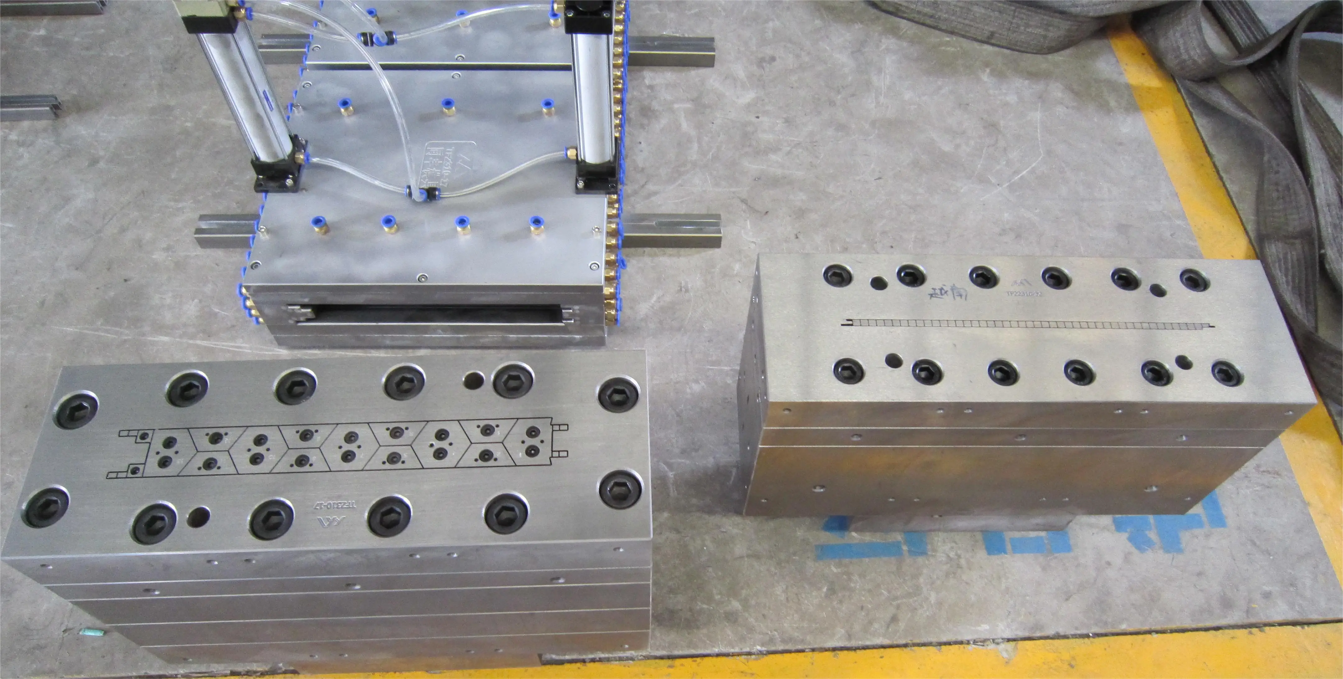 Pvc Plastic Pvc Profile Foam Upvc Pc Strips Aluminium Pipes Wpc Wall ...