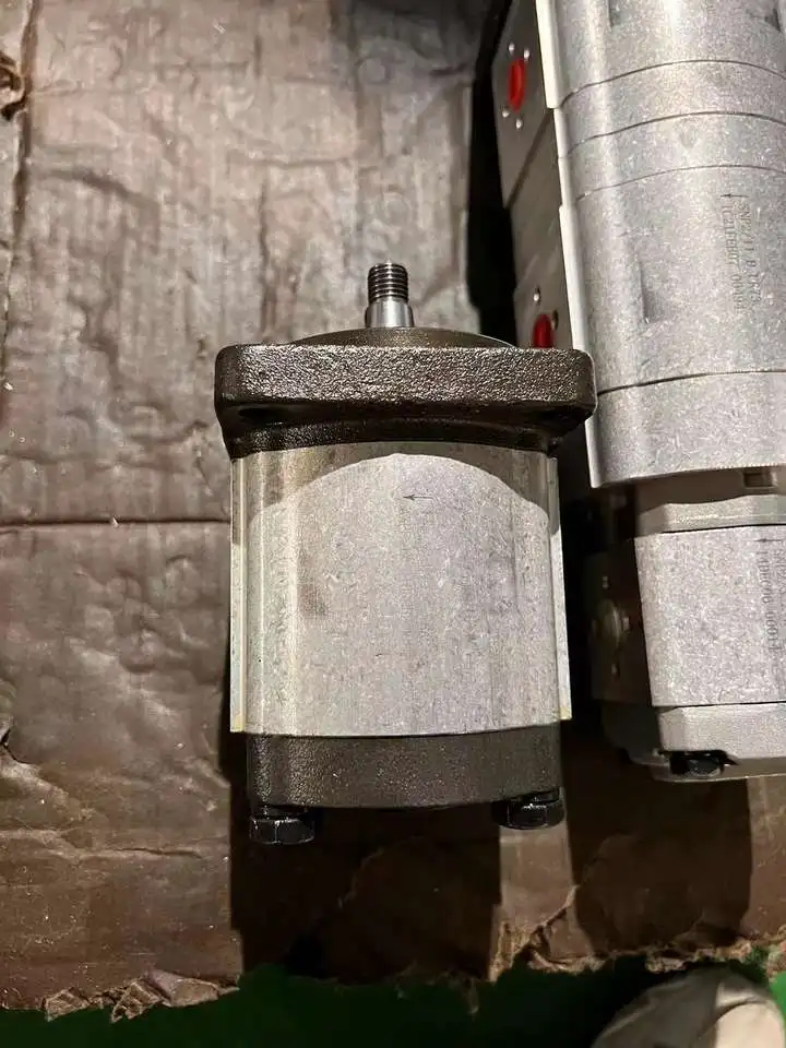 Dan-foss SNM3/63CI07 SNM3NN/033BN01BAM6E6E6NNBB/NNNAN Sauer Hydraulic ...