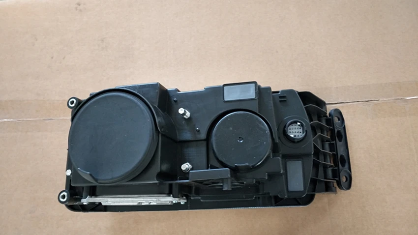 5801639118 Rh 5801639122 Lh Heavy Truck Body Parts Head Lamp ...