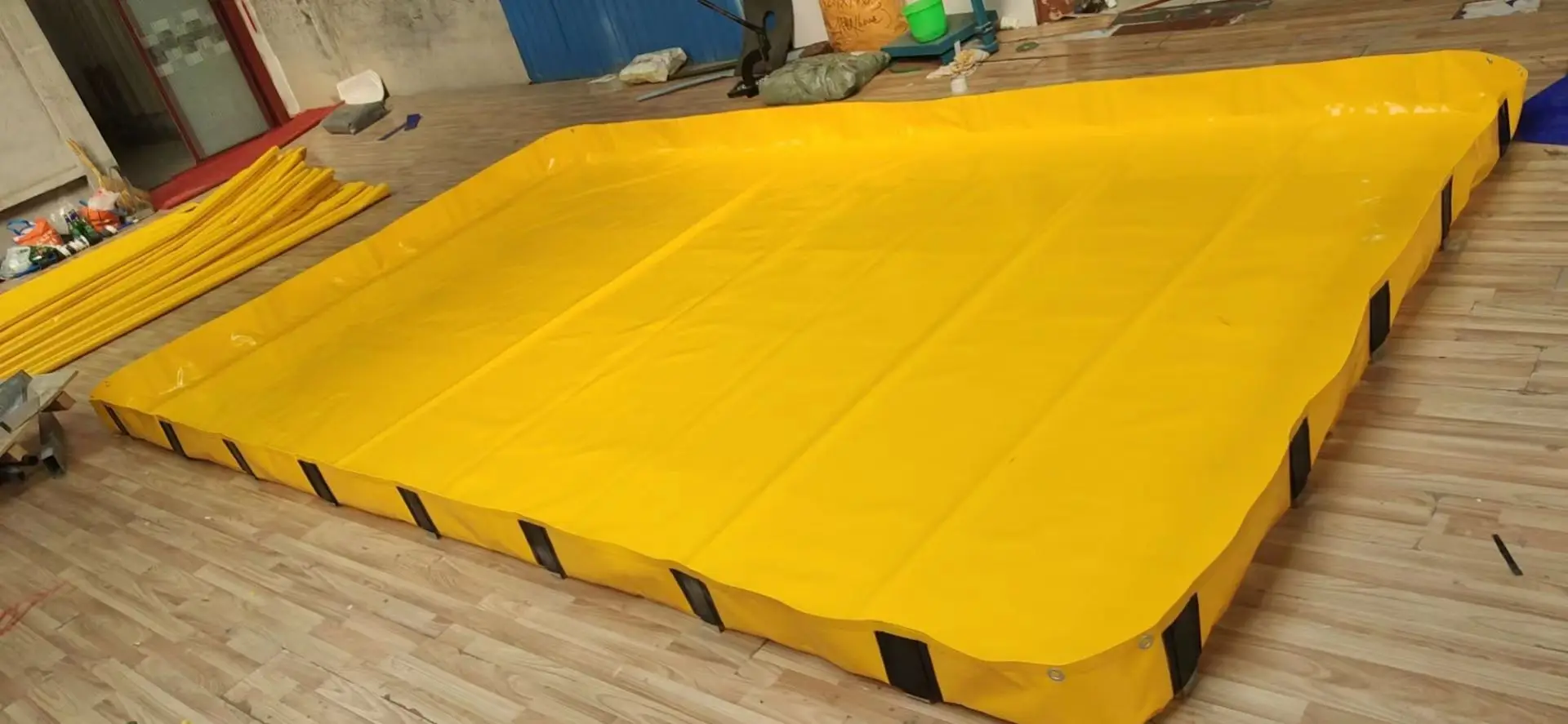 Factory Cost Oil Spill Containment Berm To Confine Leaks - Buy Oil ...