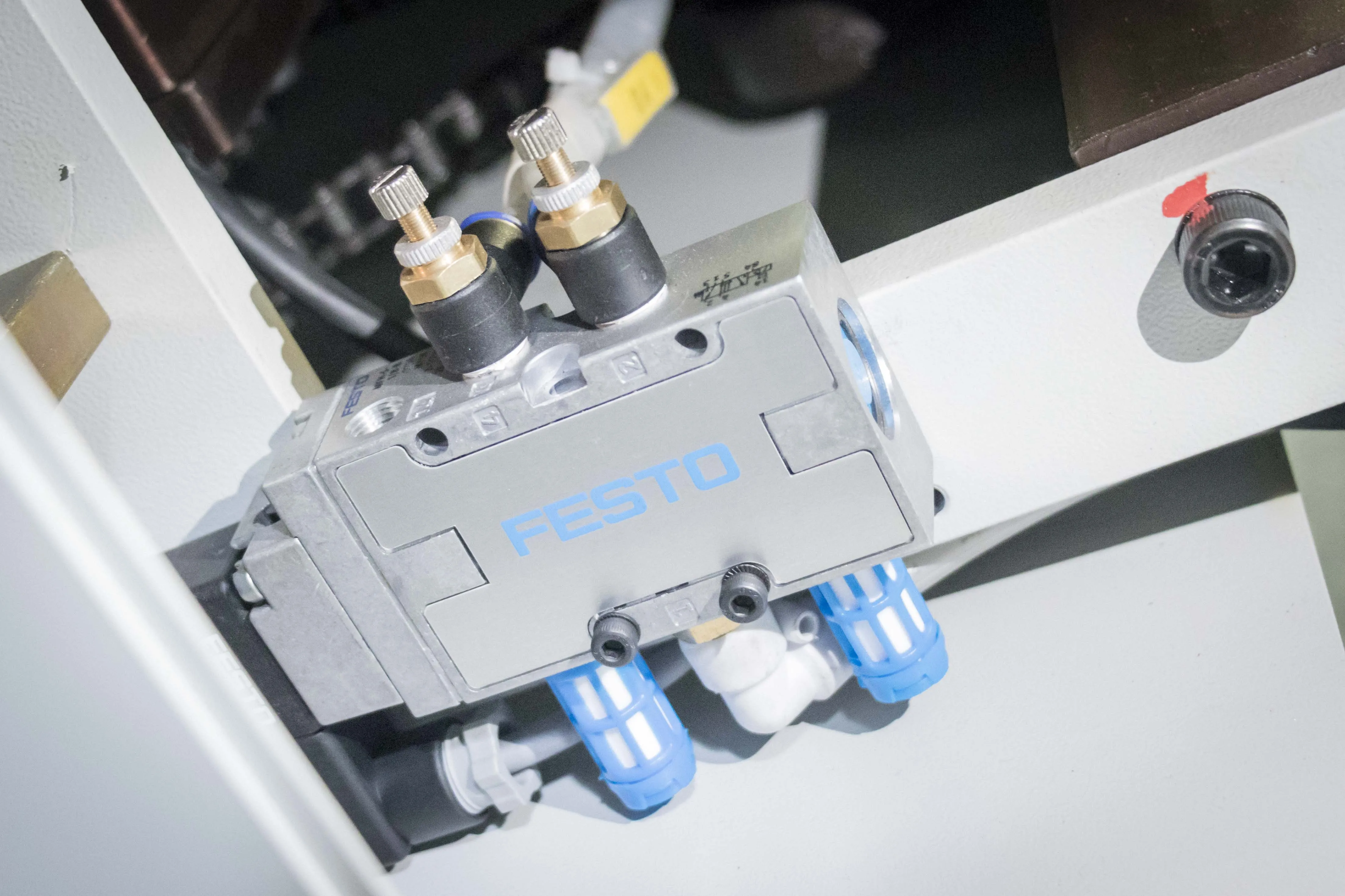 HX2000 Automatic Hydraulic Ribbon Inserting Post-Press Equipment New ...