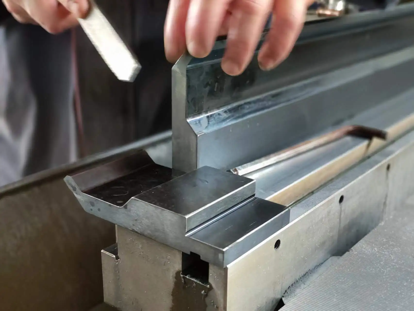 Hydraulic Press Brake Tools for LVD Bending Machine Styles| Alibaba.com