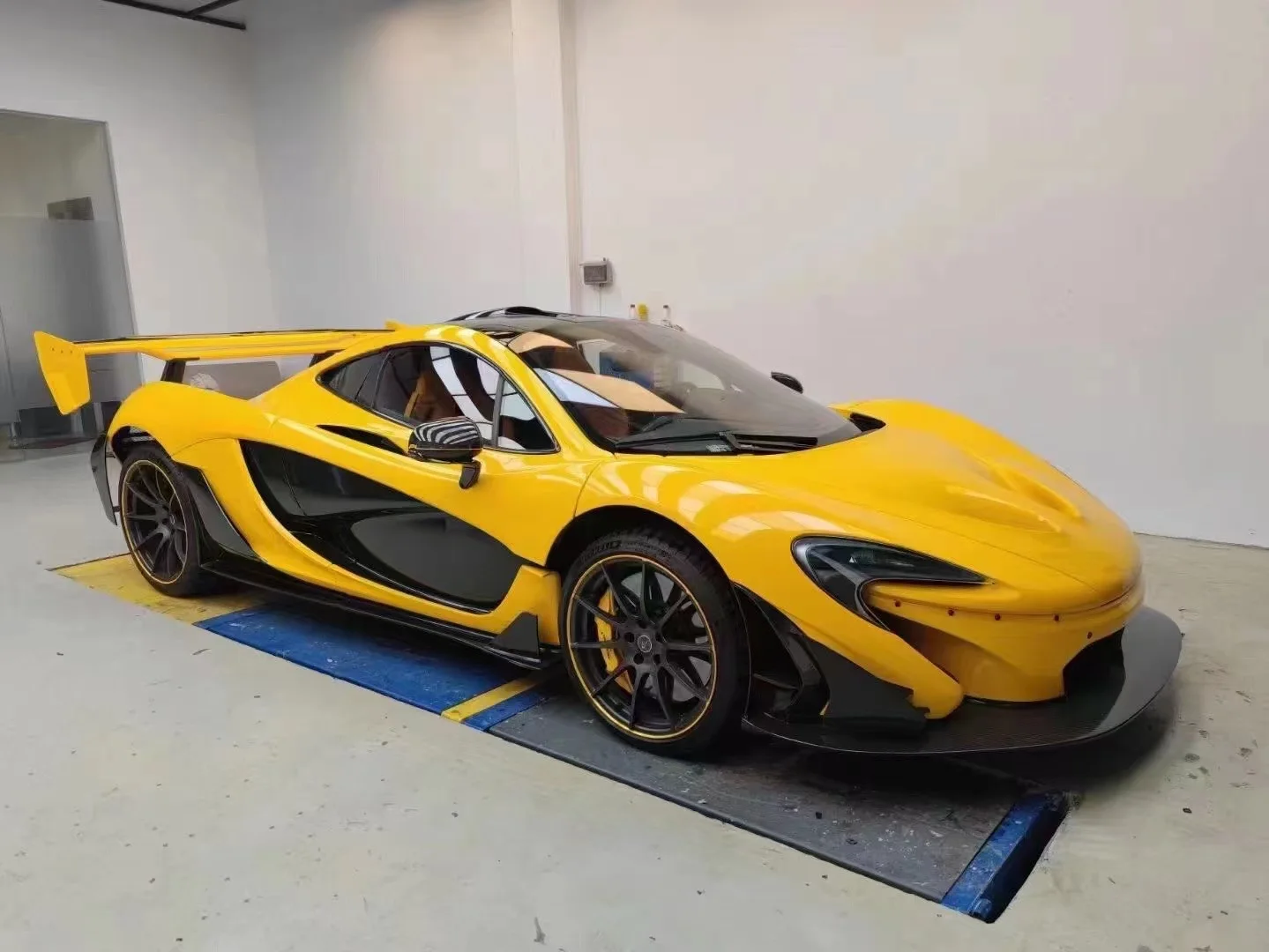 McLaren P1 GTR Dry Carbon Fiber Body Kit - Bumper, Fenders & Side ...