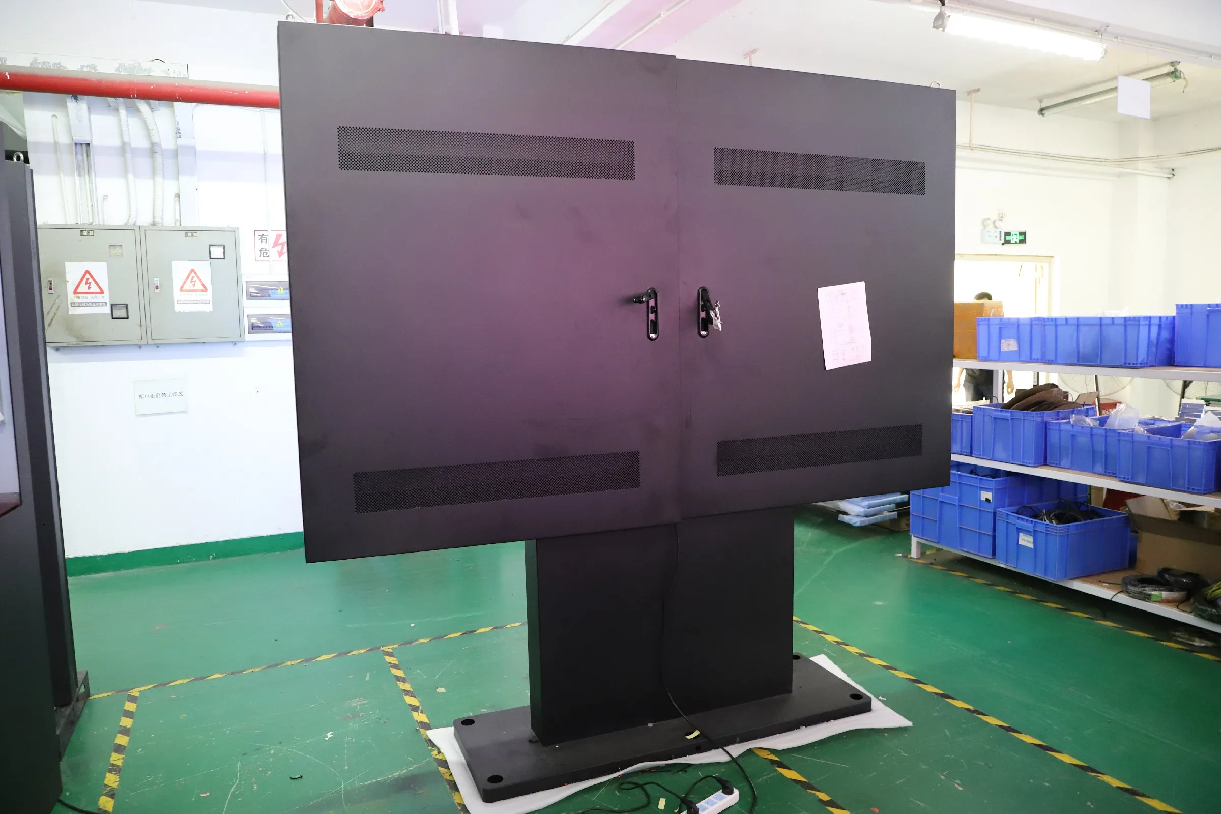 Outdoor Restaurant Menu Board - IP65 LCD Digital Signage