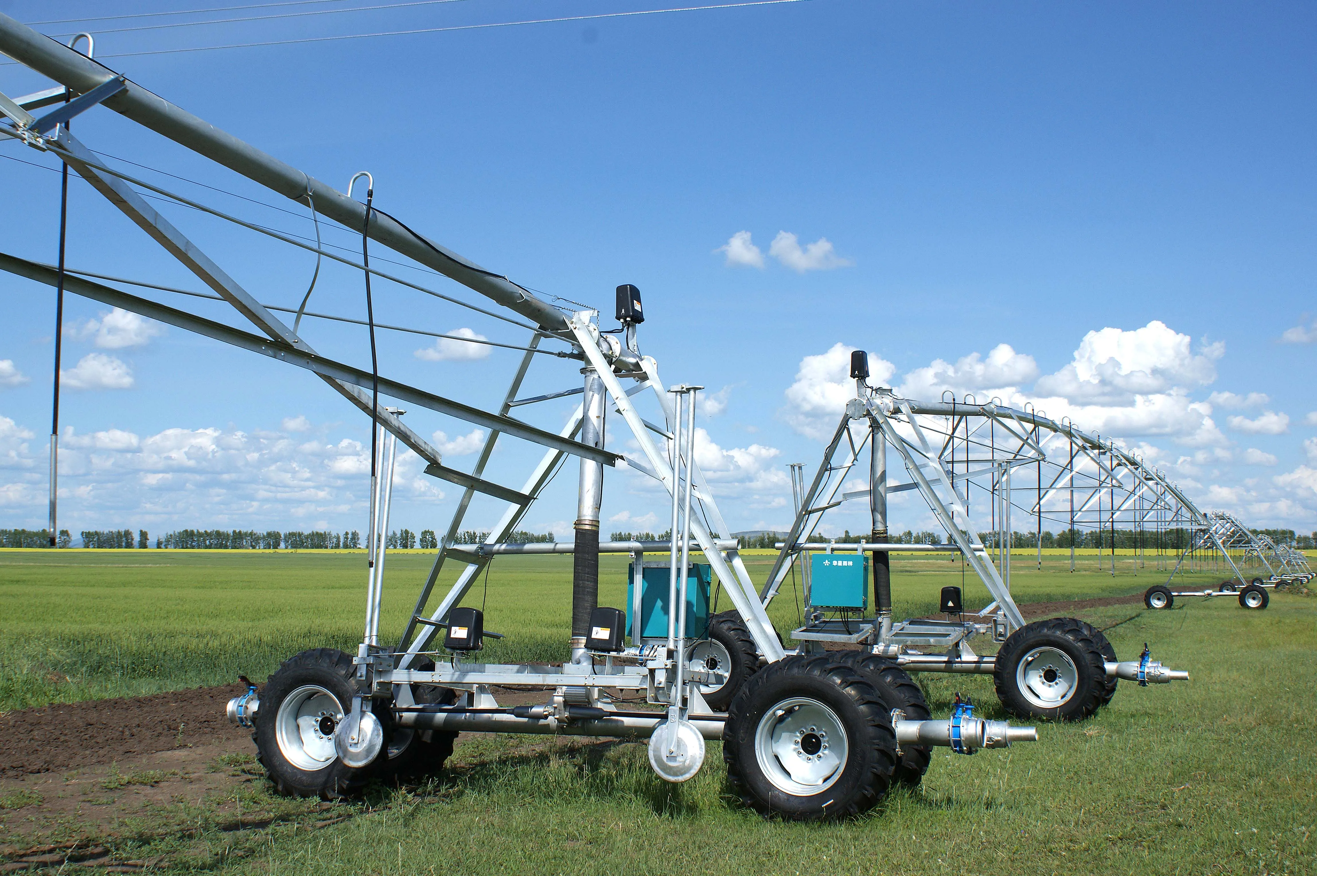 Lateral Move Farm Irrigation System For Agricultural Sprinkler ...