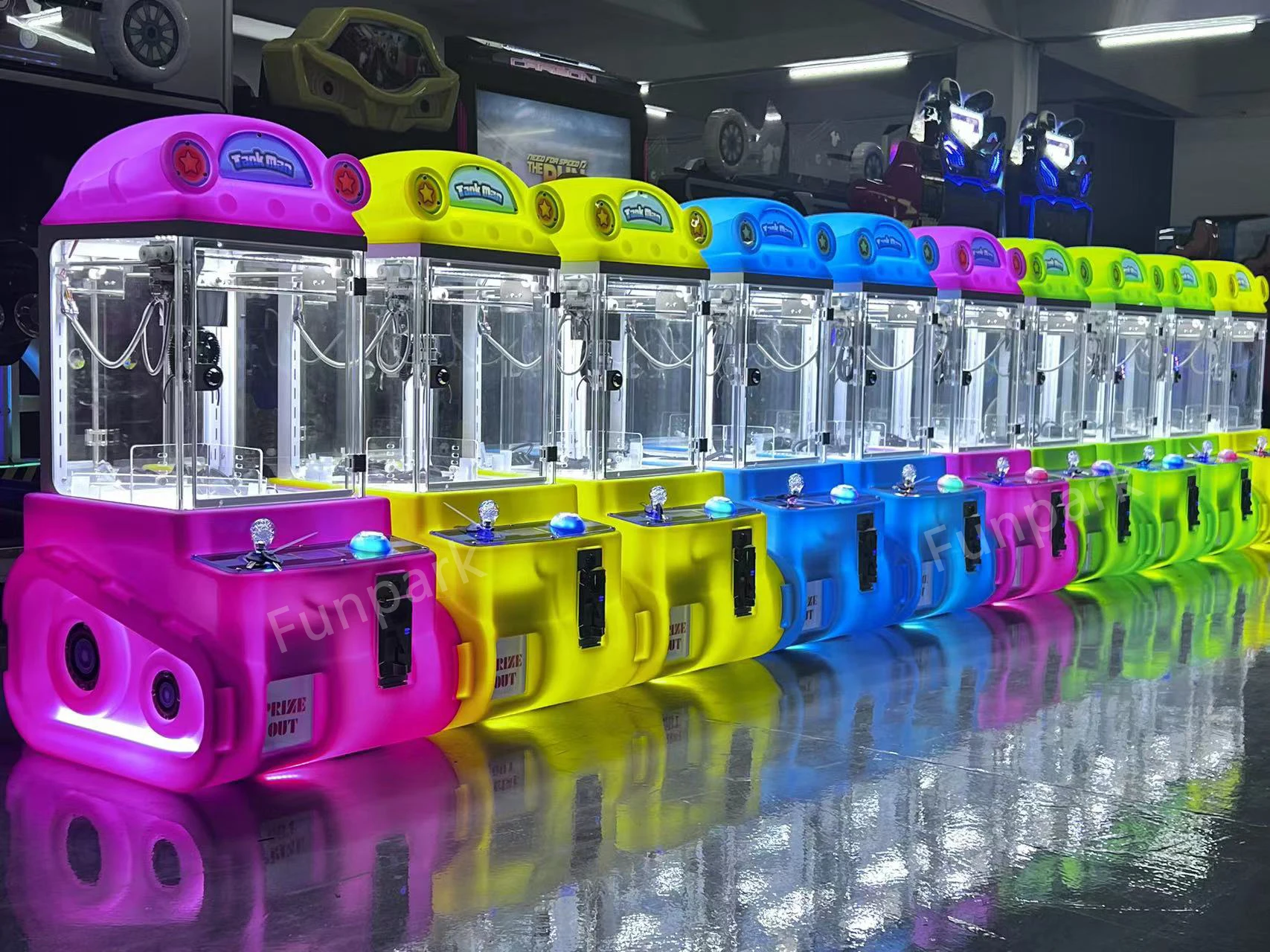 Fun Park Tanks Man Claw Machine - Mini Coin Operated Game