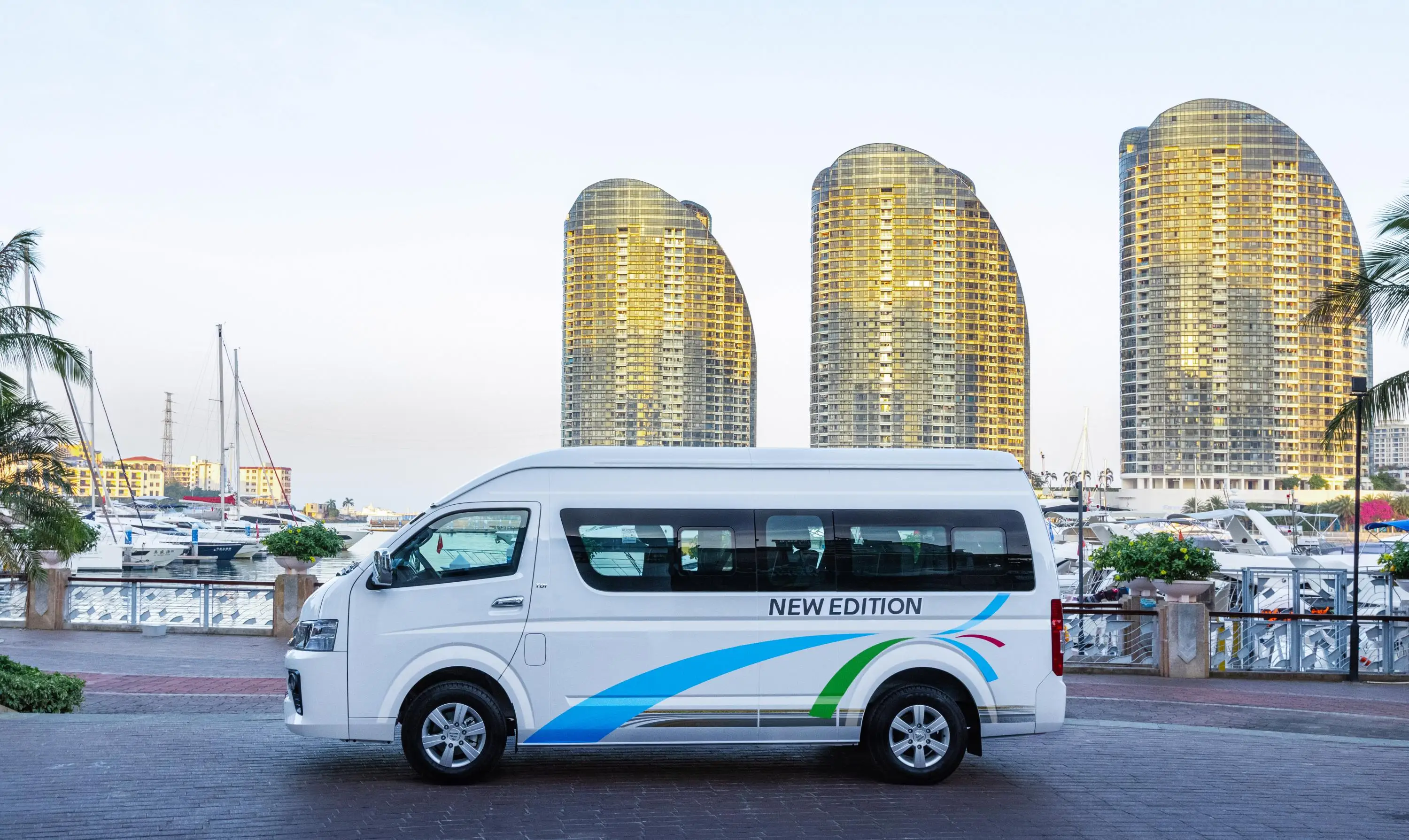 Foton High Roof Mini Bus Van - 17 Places, 16 Seaters