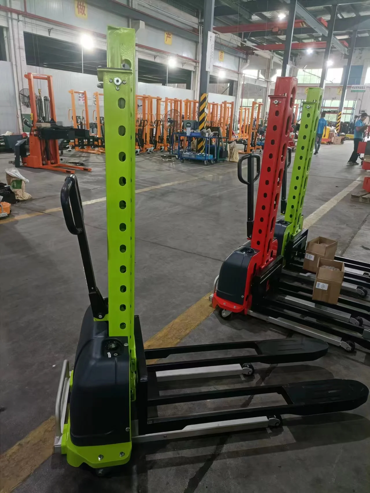 Everlift Self-Loading Stacker Trucks - Efficient Pallet Handling