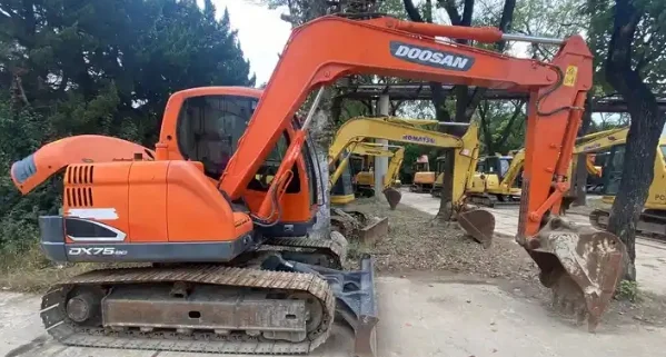 High Quality Korea Dx75-9c Dx75-10 Dx65-9c Small Excavator Used Crawler ...