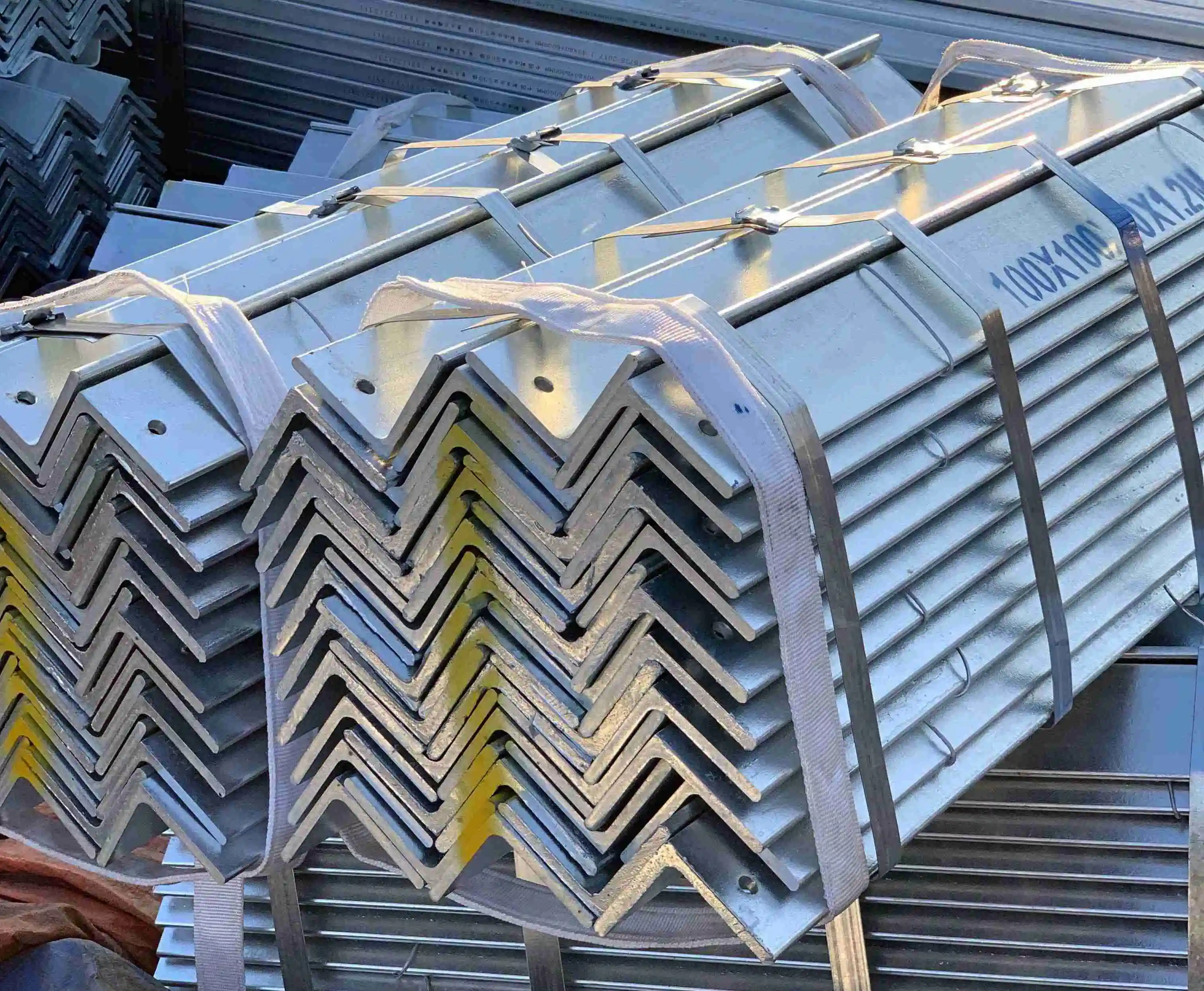 Ángulos De Acero De Hierro Galvanizado Barra De Ángulo De Acero ...