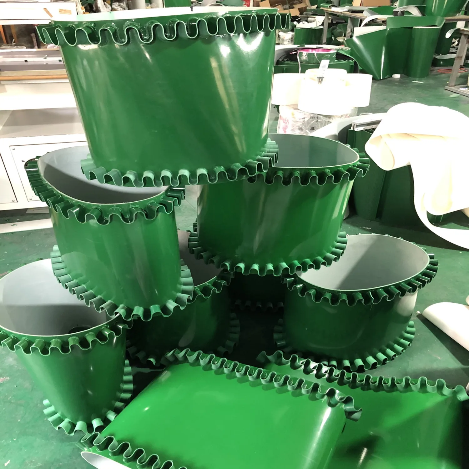 Inclined Polyurethane Belt Conveyor - Food Grade & Durable