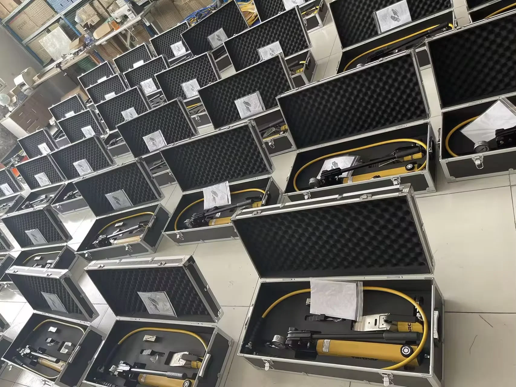 Complete Set Fsh14 Hydraulic Flange Spreader 14 Ton Capacity 10000 Psi ...