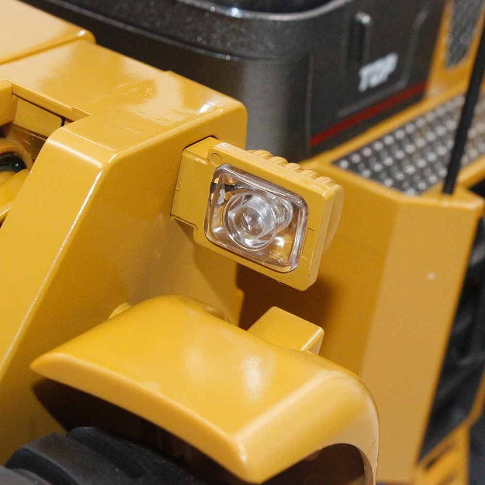 HUINA 1583 2.4ghz RC Engineering Vehicle - 1/14 Scale Bulldozer