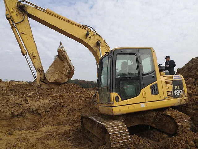 Japan Made 20 Ton Crawler Excavator Pc200lc Digger - Buy Cheap ...
