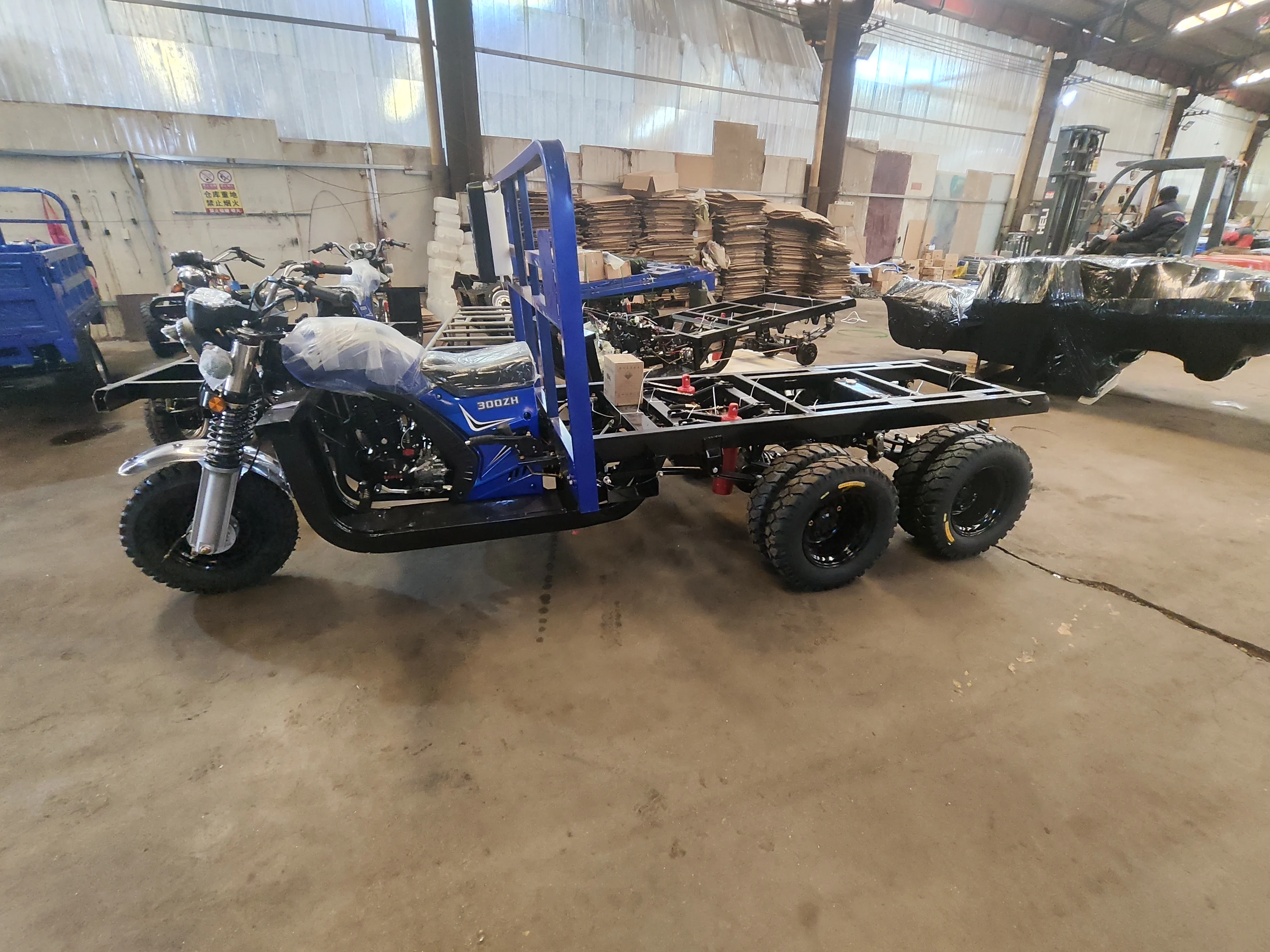 Three wheel double axle dump truck, gasoline motorcycle, heavy-duty ...