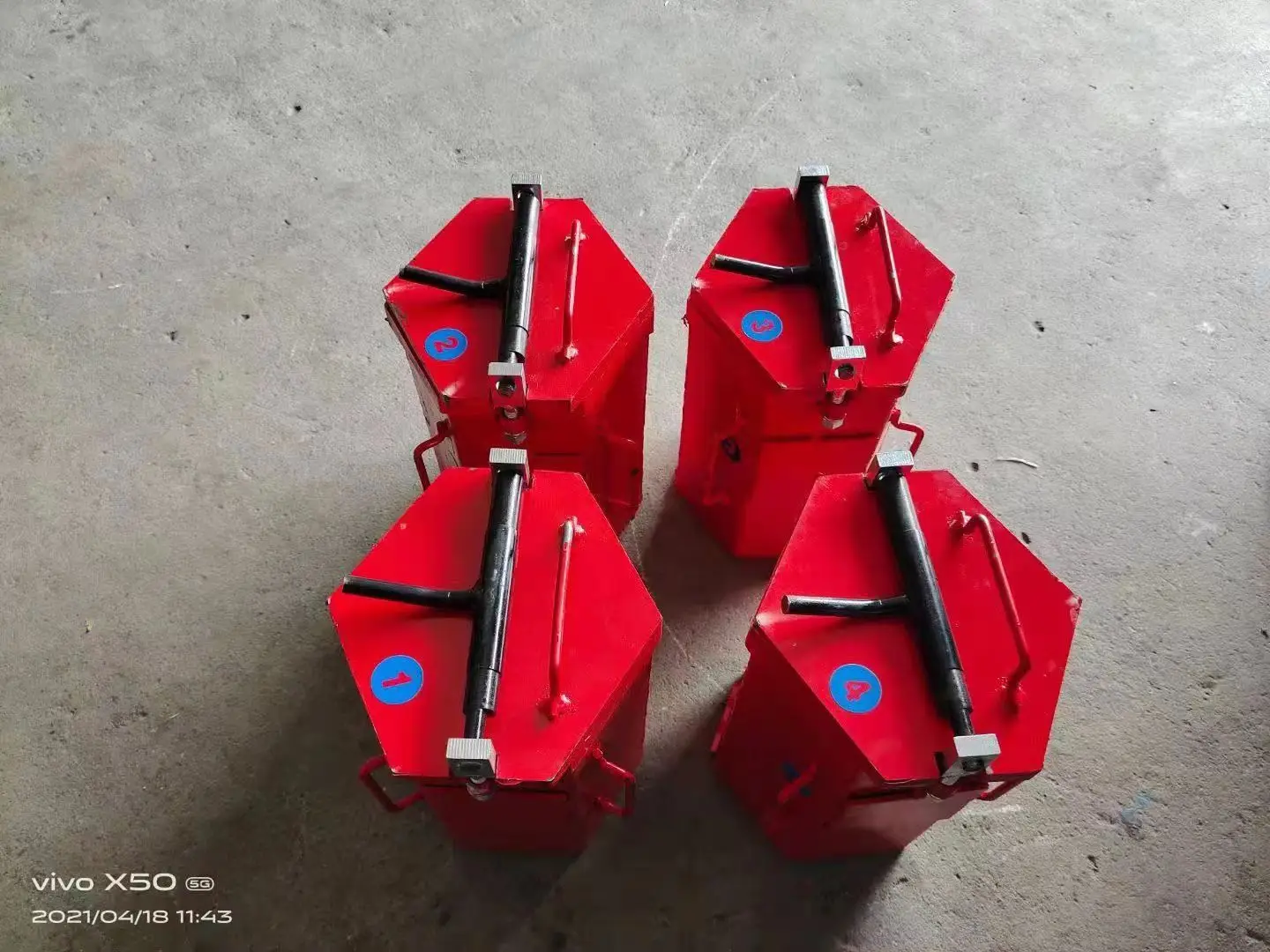 Low Noise Discharge Centrifugal Barrel Polishing Machine For Heavy ...