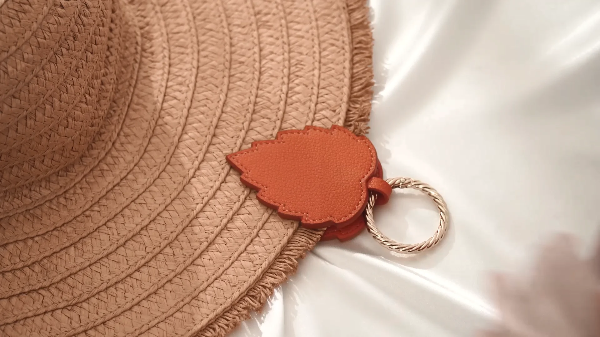 P.travel Outdoor Portable Clip Leather Magnetic Hat Clips For Traveling ...