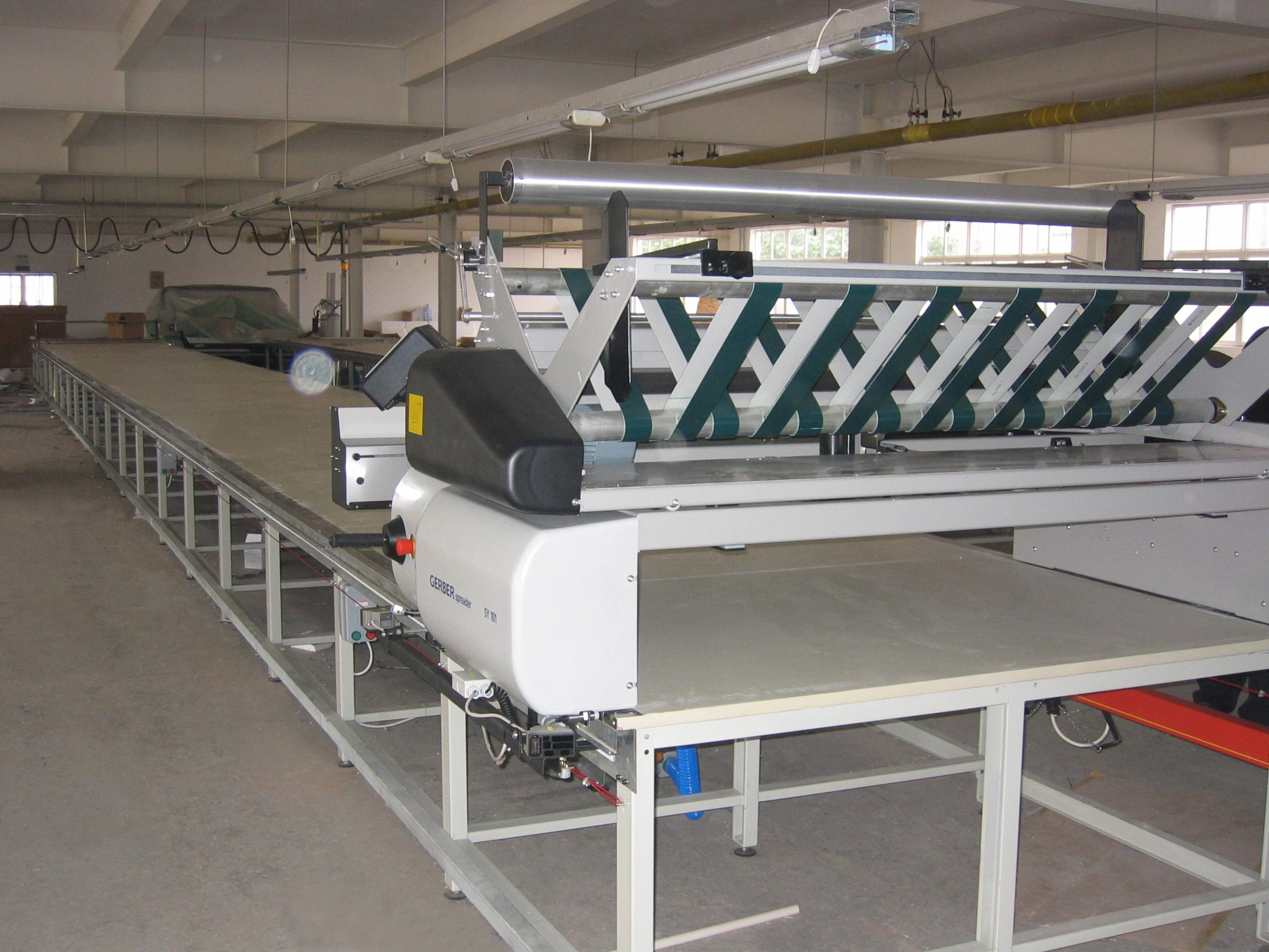 Vacuum Fabric Spreading Table for Gerber - Durable & Customizable