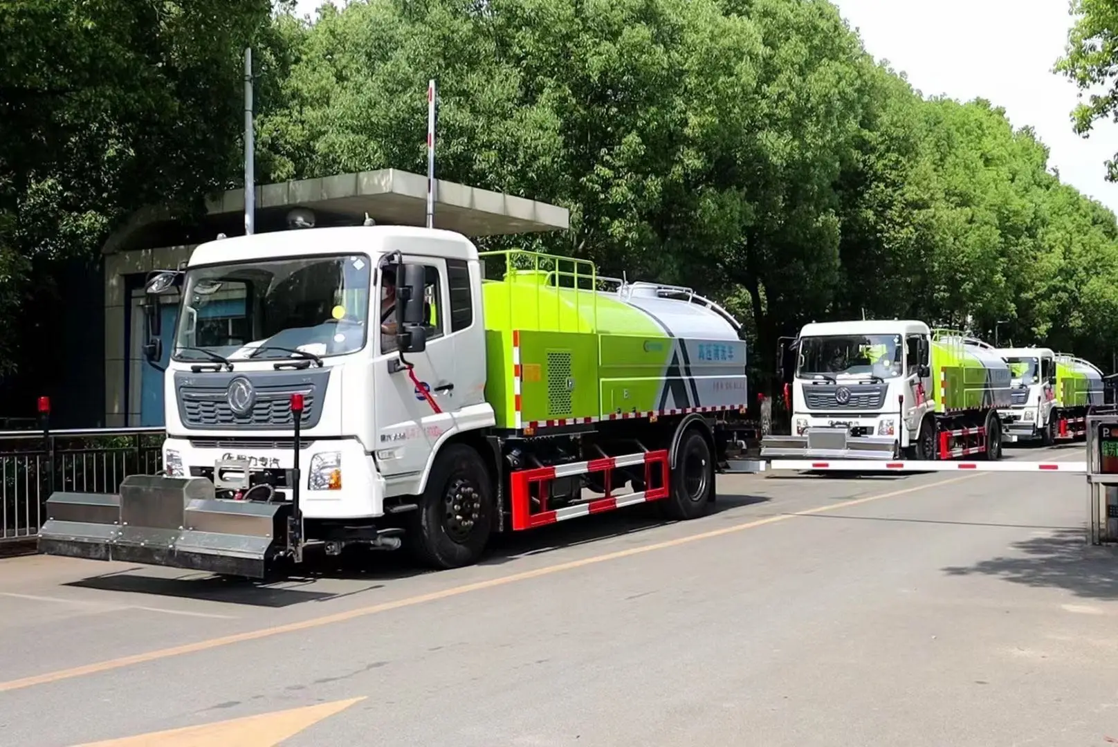 3000 Liters Water Tank & 2500 Liters Dust Tank - Road Cleaners