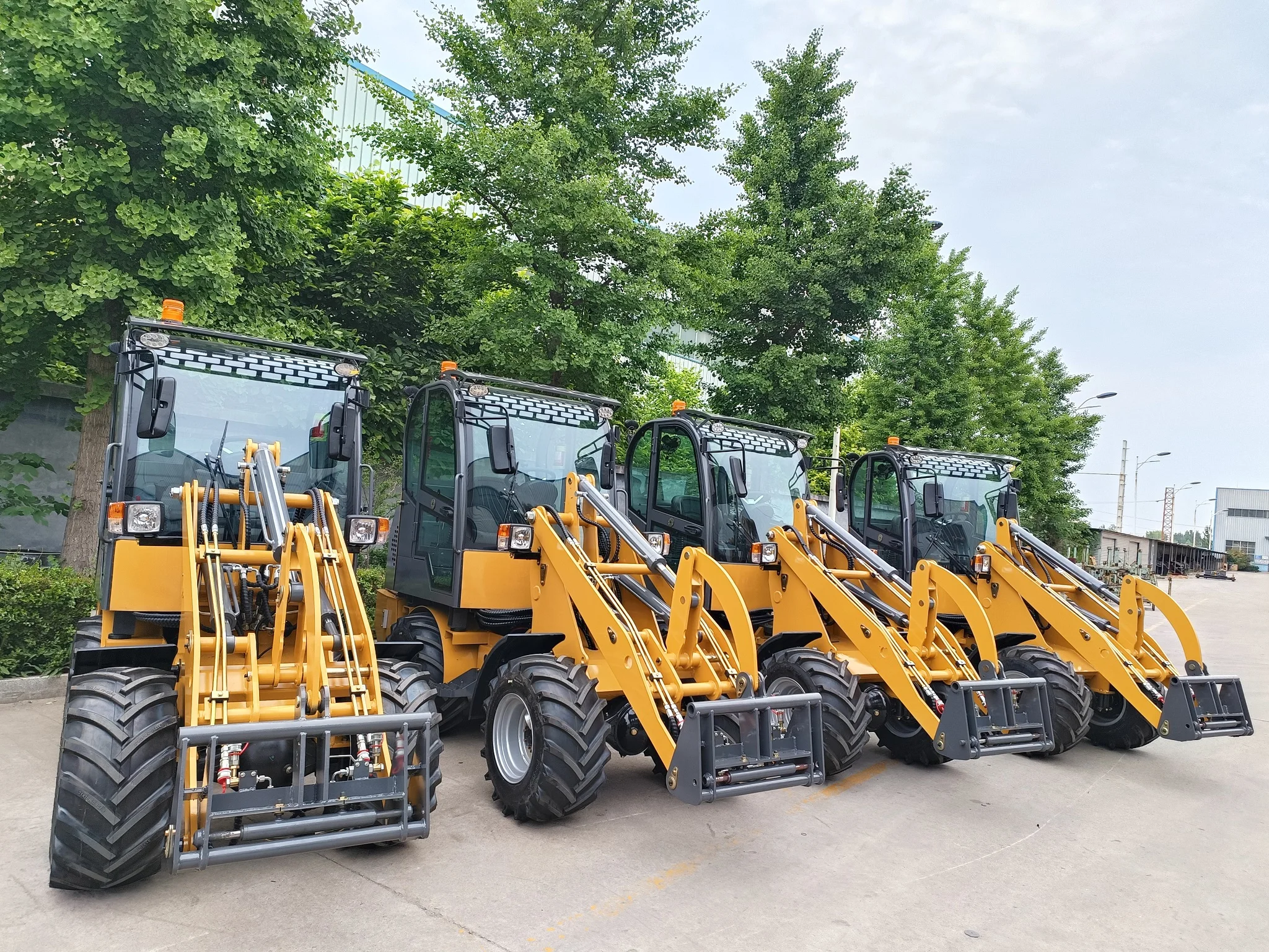 New Design 4x4 Mini Loader - High Load Moment & Versatility