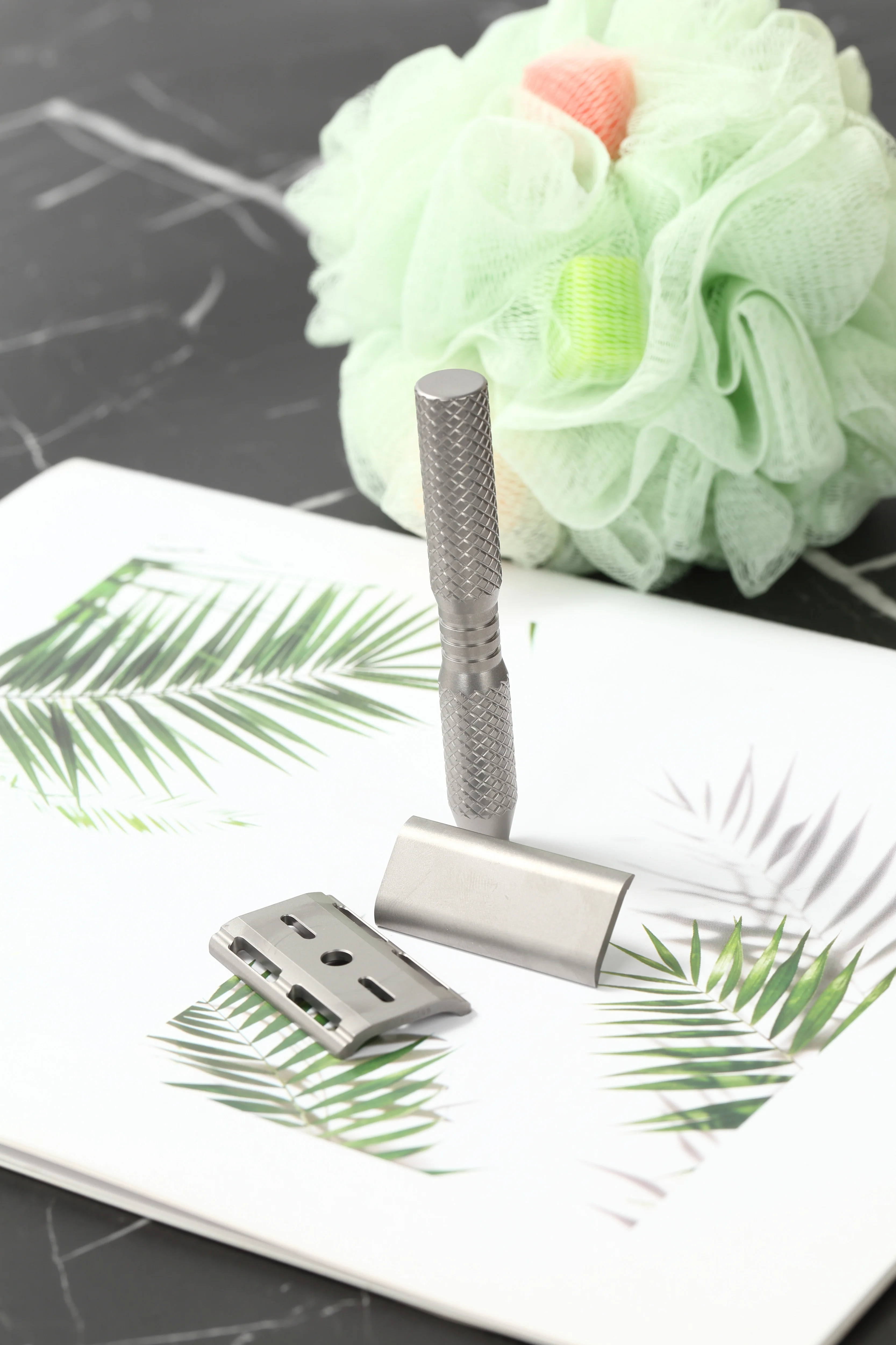 YAQI Double Edge Titanium Safety Razor for Men - Lightweight & Durable