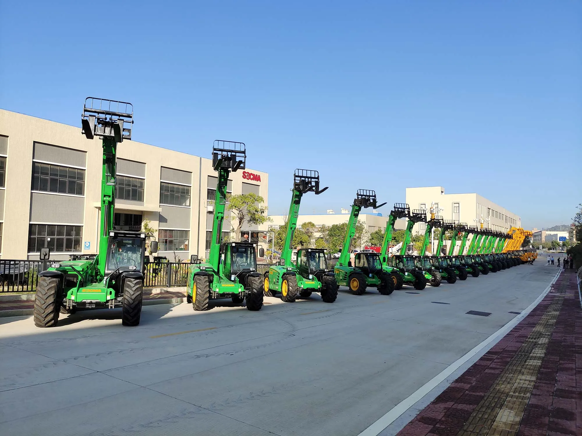 SOCMA Crab Walking Forklift - 4x4 Telehandler with 7m Lifting Height