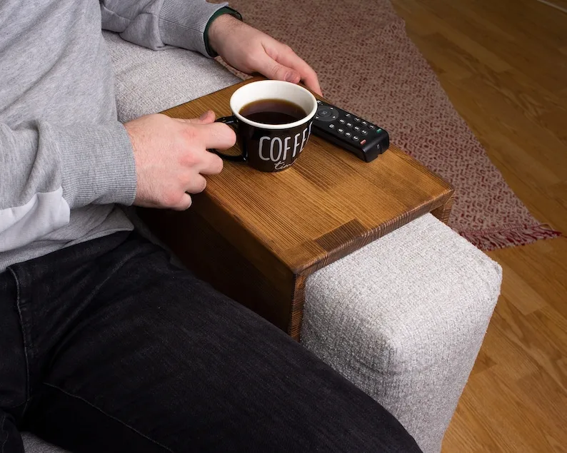 Benutzer definierte moderne Holz Armlehne Tisch Einfache und funktionelle Couch Tablett Sofa Arm Tablett Tisch Couch Sofa Armlehne Holz Sofa Arm Tisch