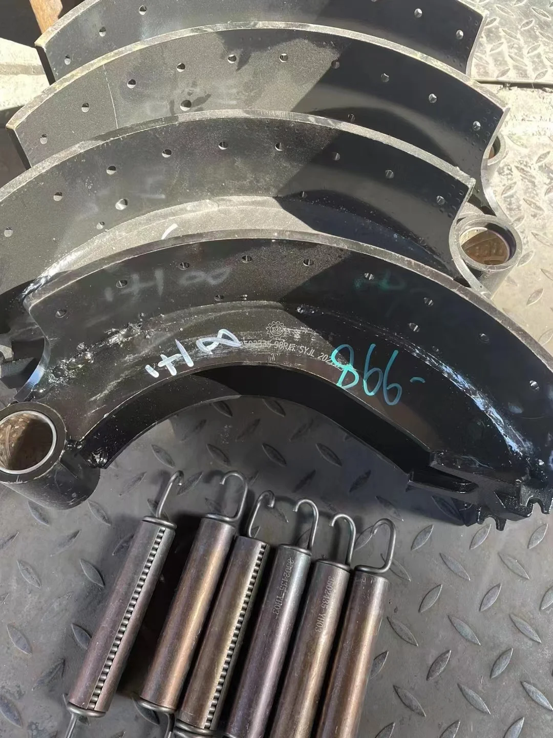 SHACMAN Truck Brake System Parts - DZ9112340061 HD90149340093