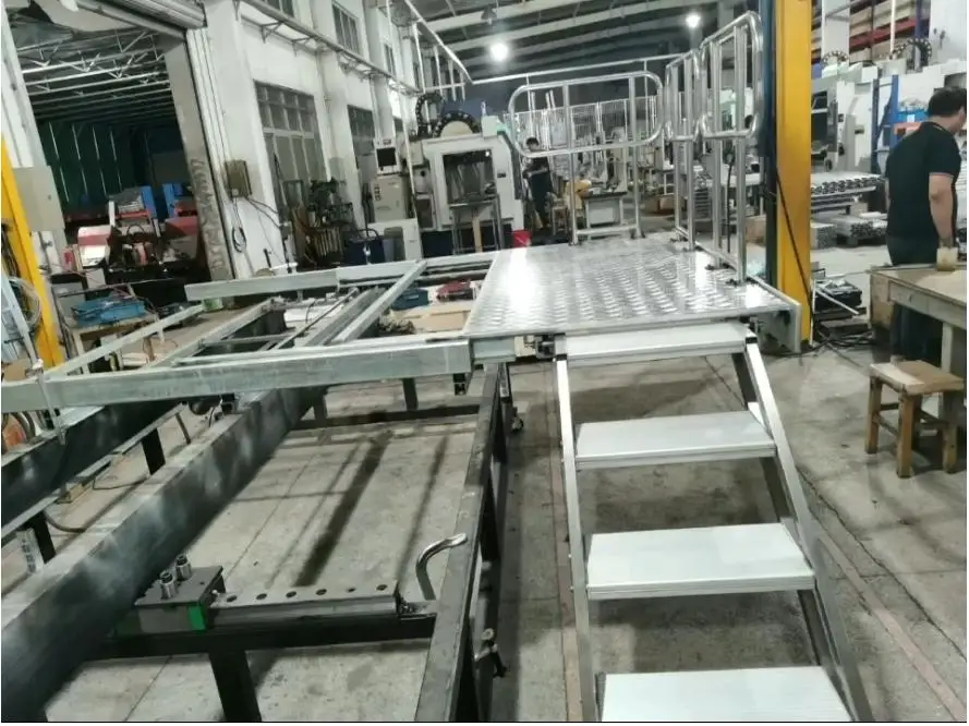 Pull Out Platform Pull Out Ladder Folding Stair Command Vehicle and ...