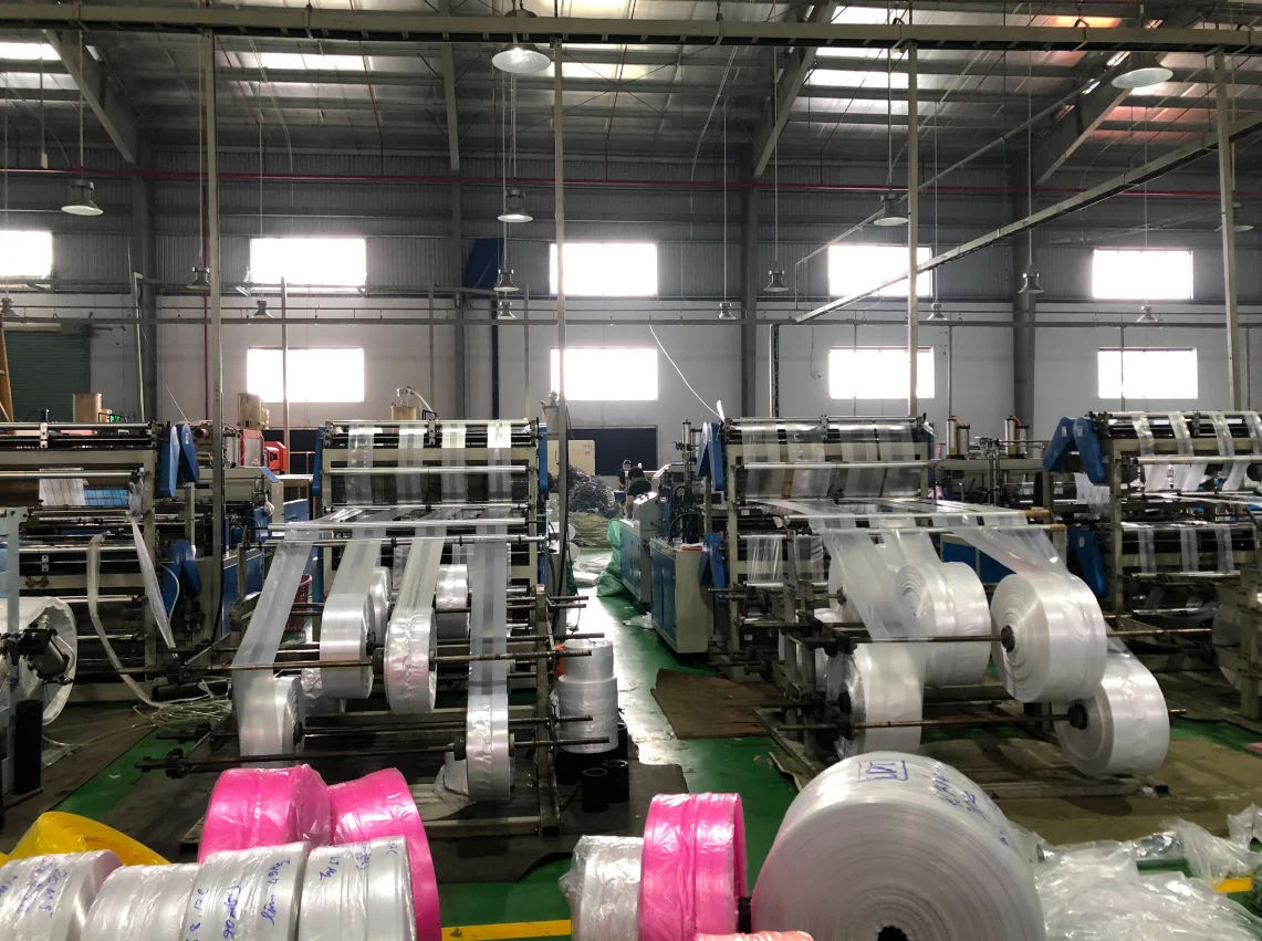 Custom Plastic Roll Bags Perforated PE Roll Bag Food Grade Heat Gravure ...