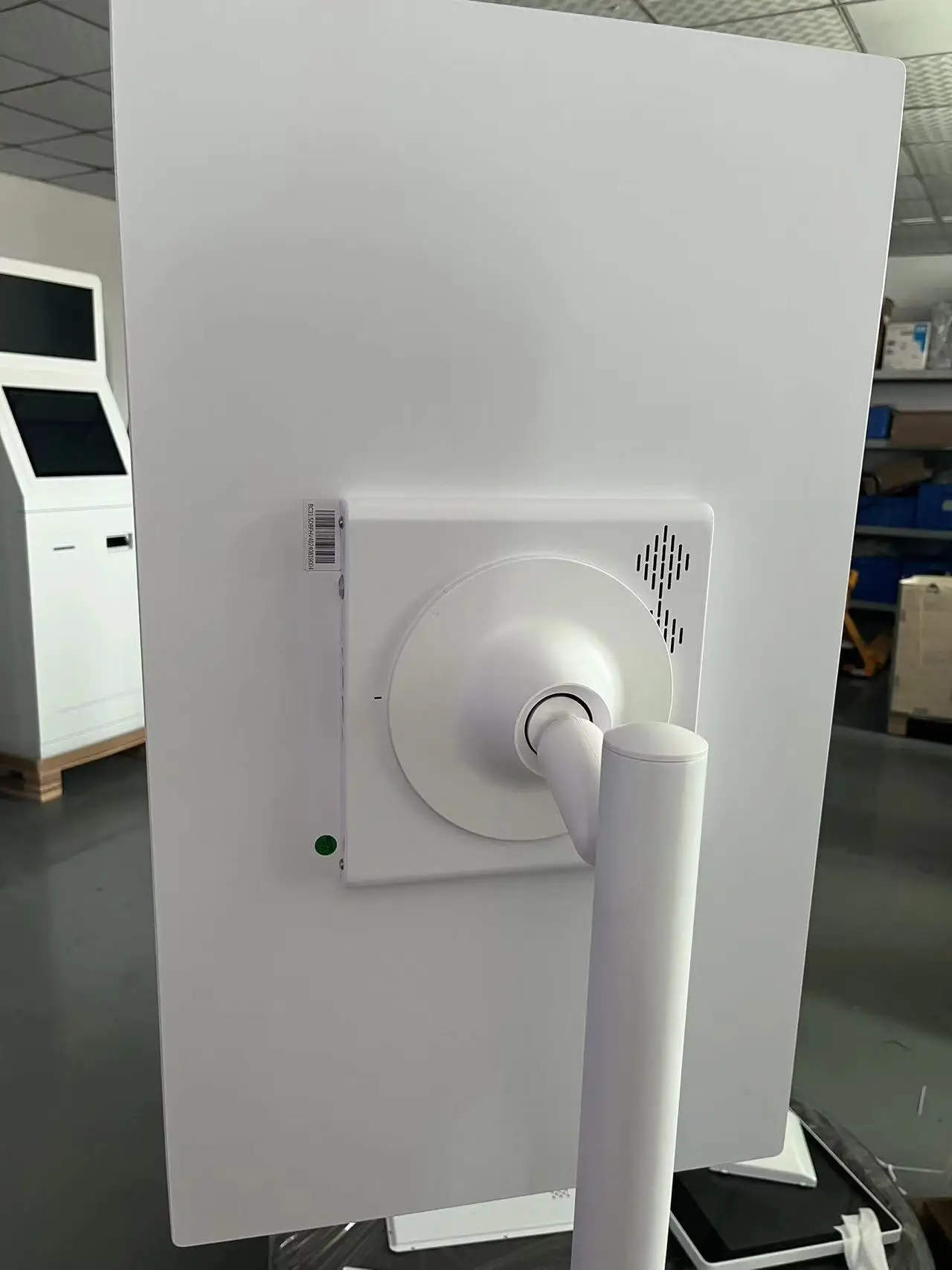 21.5 Inch Smart Touch Portable TV - 15000mAh Battery, 1080p LCD