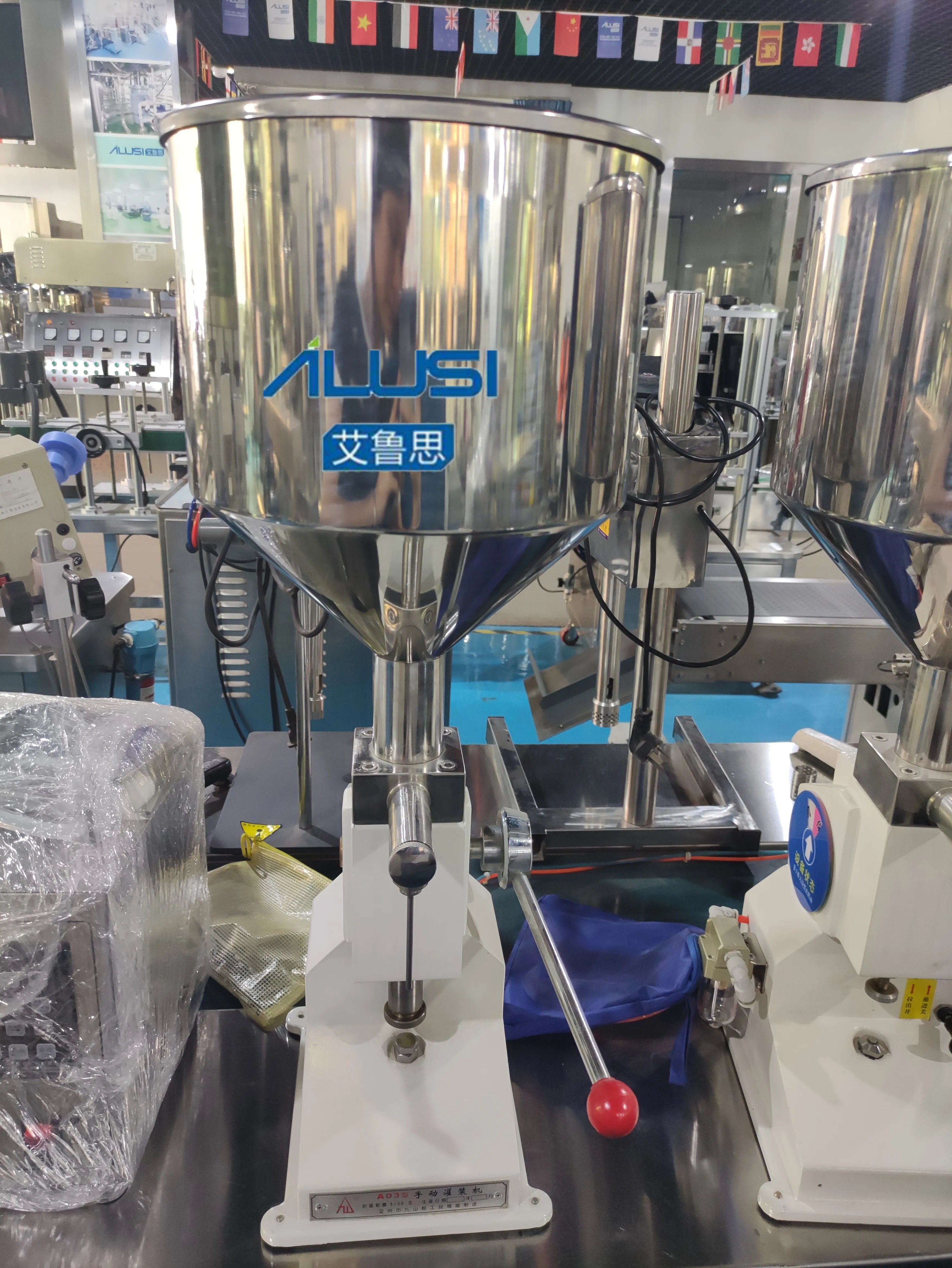 Small Hand Operated Pressure Manual Paste Filling Lip Gloss Filler ...