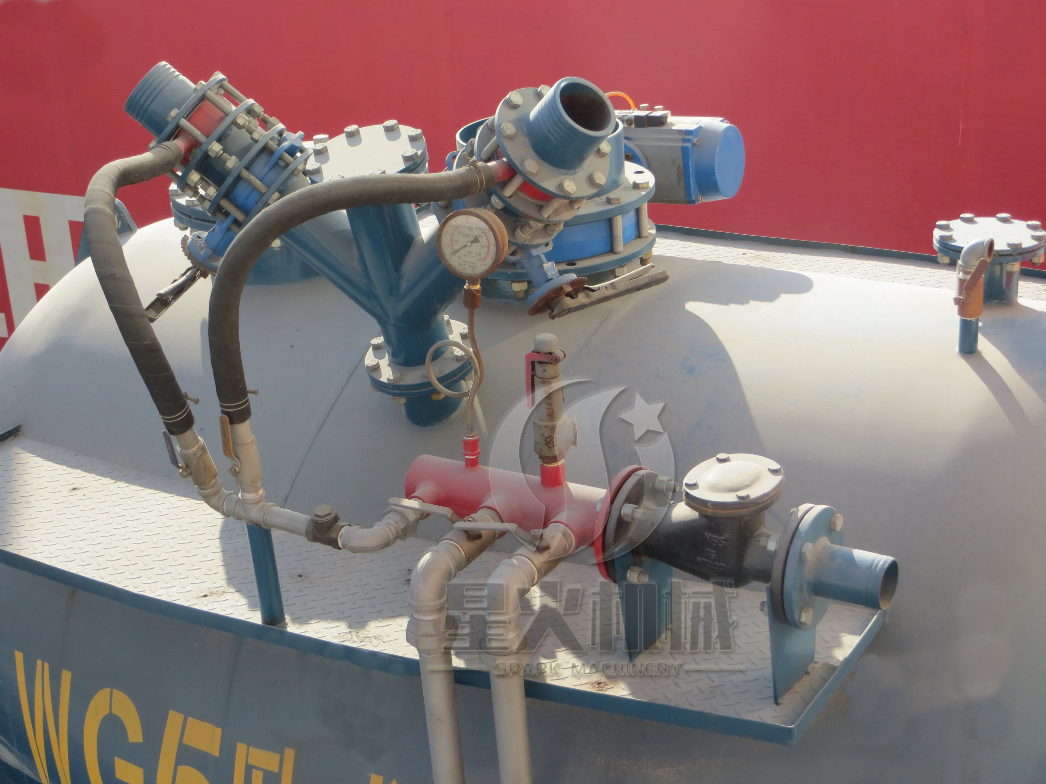 Pneumatic Cement Feeder - Efficient 5M3 Horizontal Loader