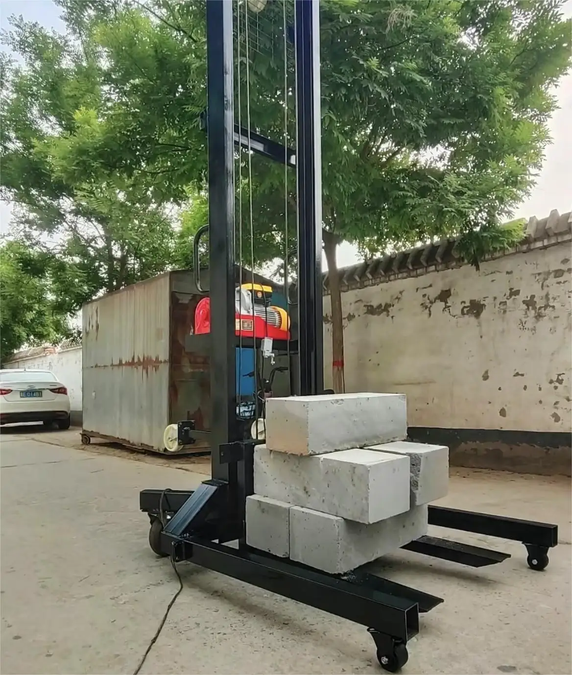 Vertical Drive Electric Brick Lift Manual Brick Elevator Cargo Handling ...