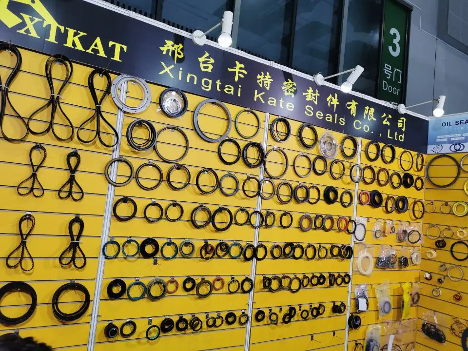 XTKAT 1138432 1138433 Crankshaft Oil Seals for Diesel Engines