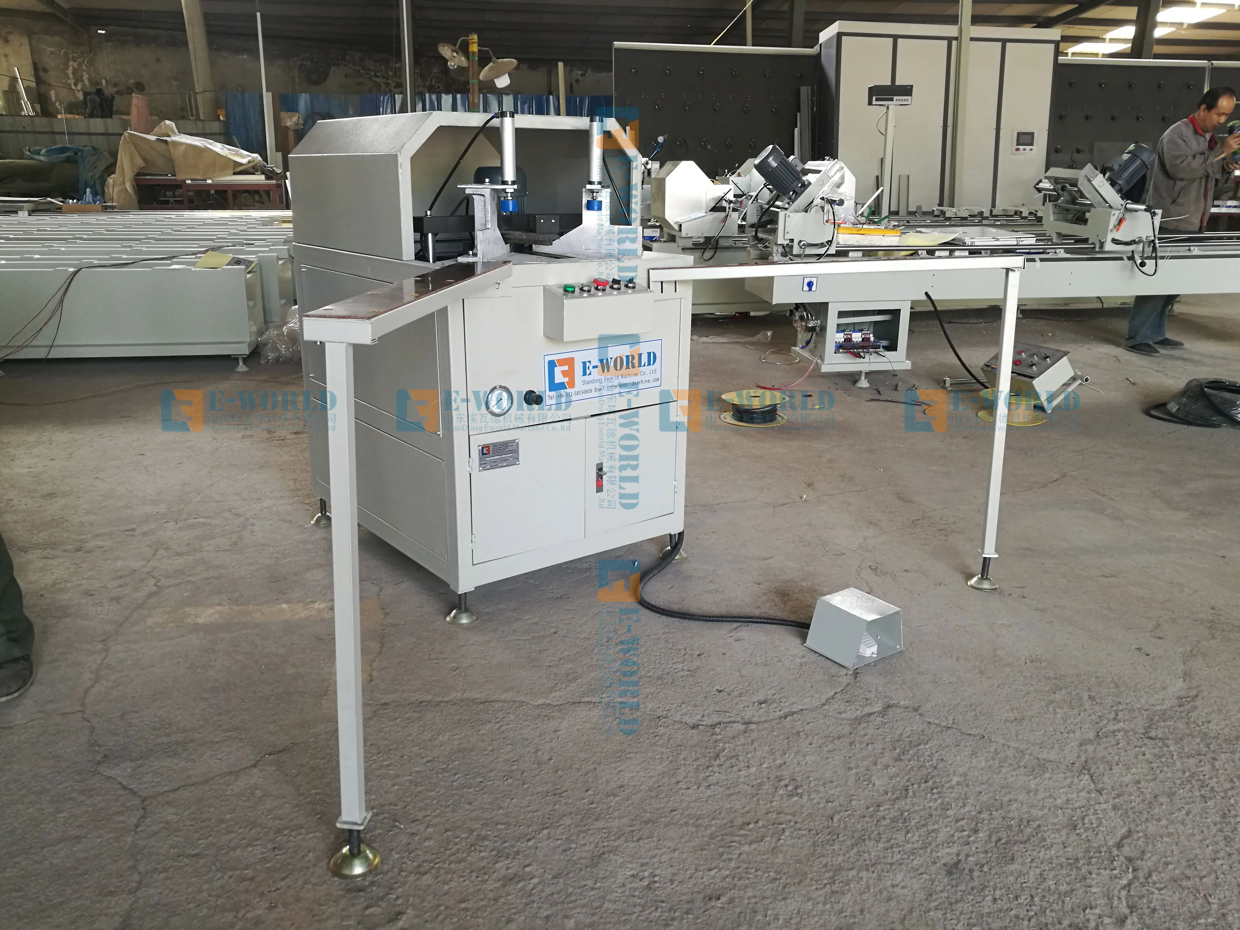 High Speed Pvc Upvc Window And Door Machine Automatic 3 Cutter Corner ...